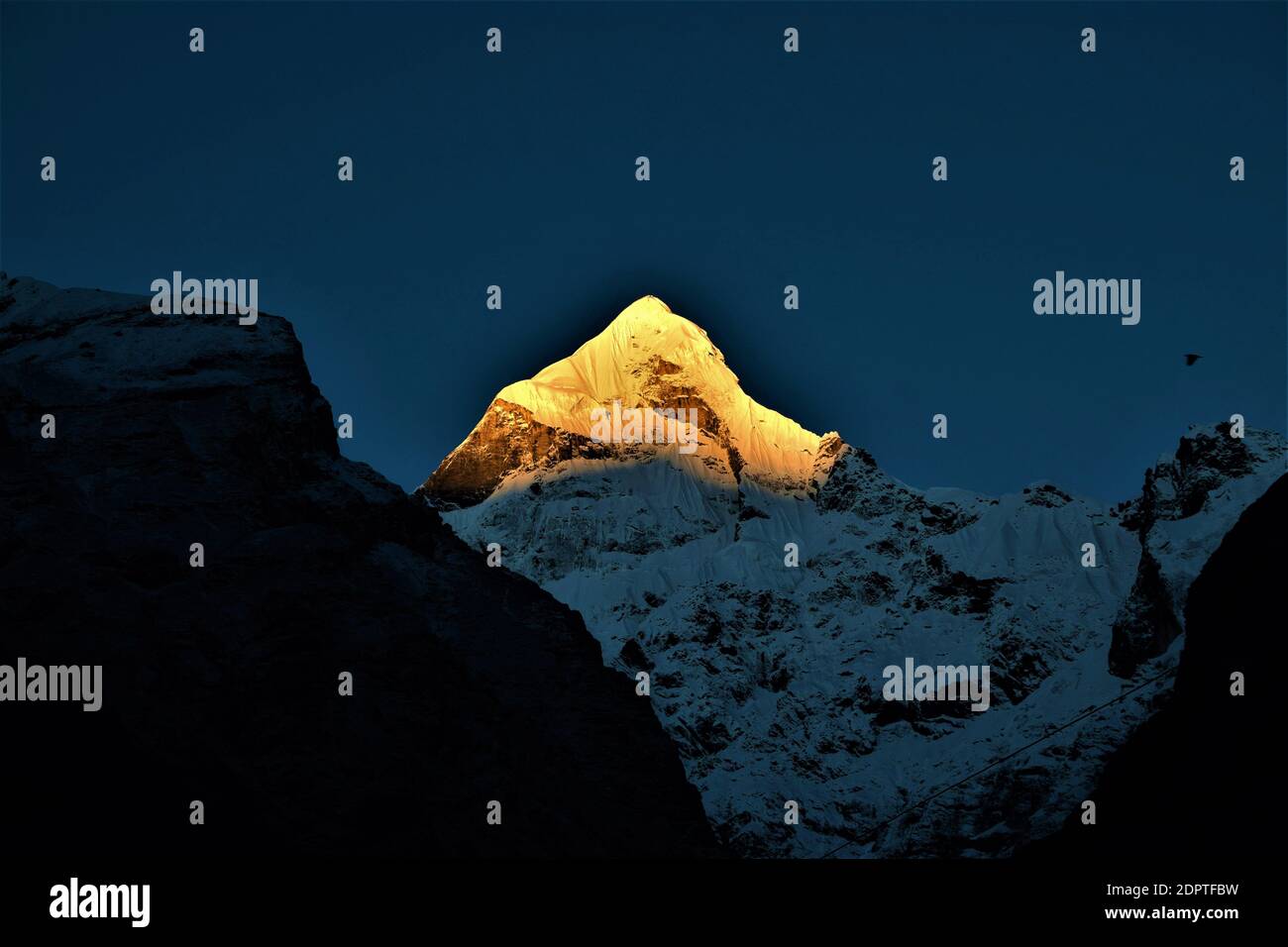 Nilkantha peak hi-res stock photography and images - Alamy