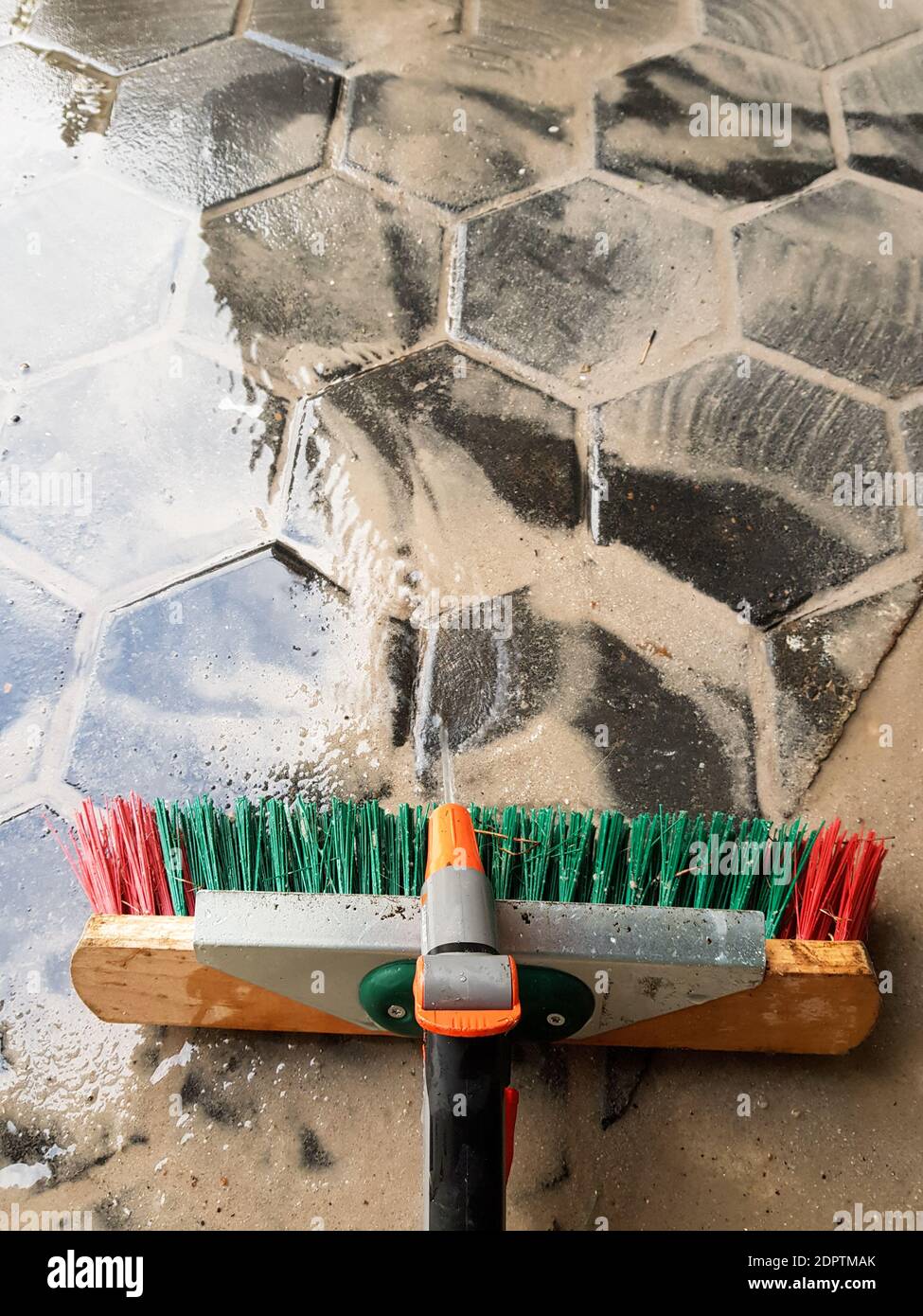 Swing shovel hi-res stock photography and images - Alamy