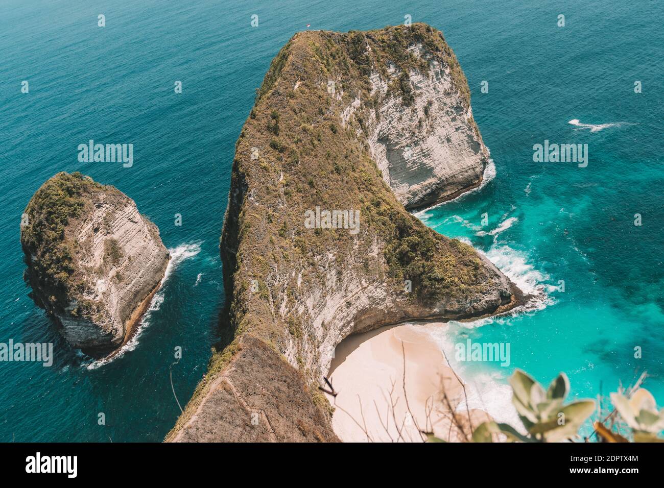 Dinosaur beach nusa penida hi-res stock photography and images - Alamy