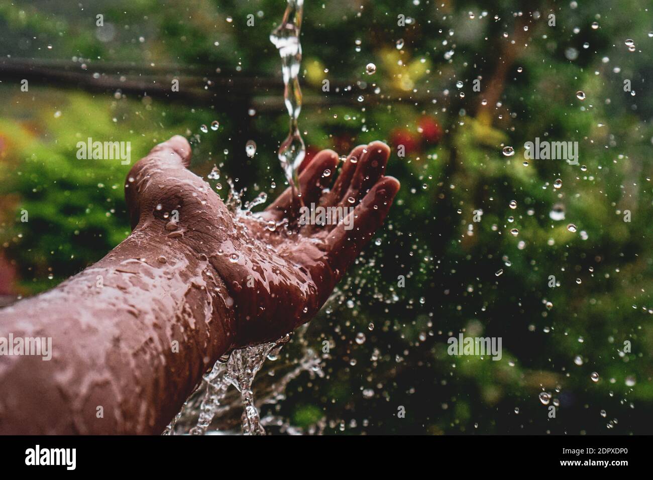 Falling men hi-res stock photography and images - Alamy