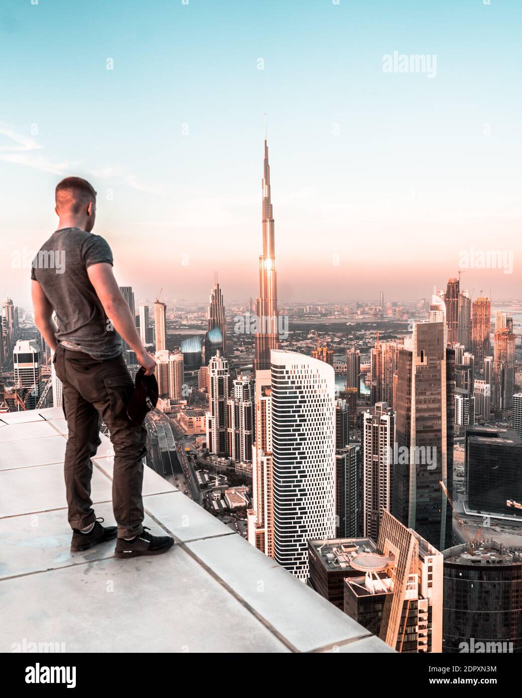 Dubai burj khalifa men hi-res stock photography and images - Alamy