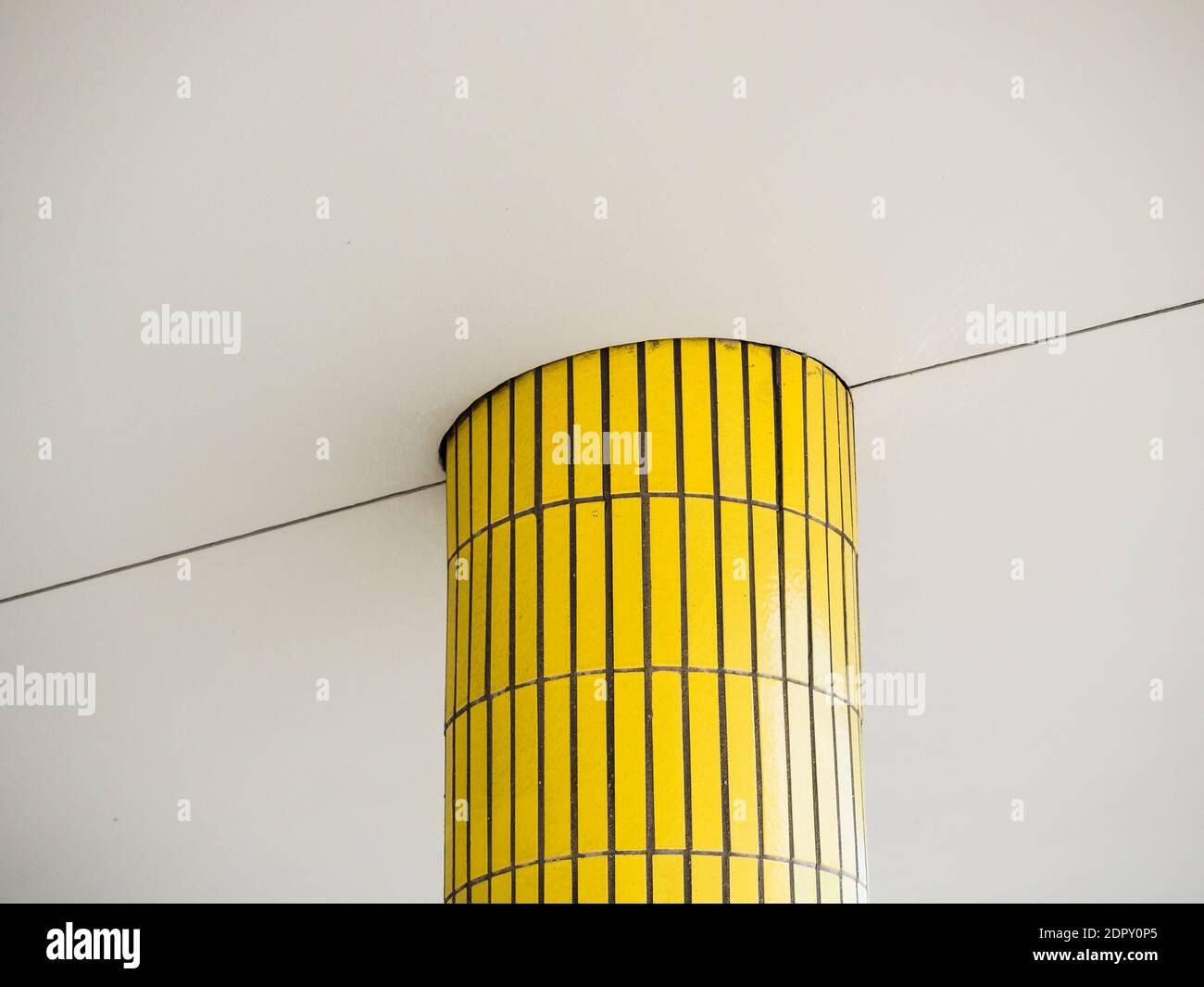 Wall circular building berlin hi-res stock photography and images - Alamy