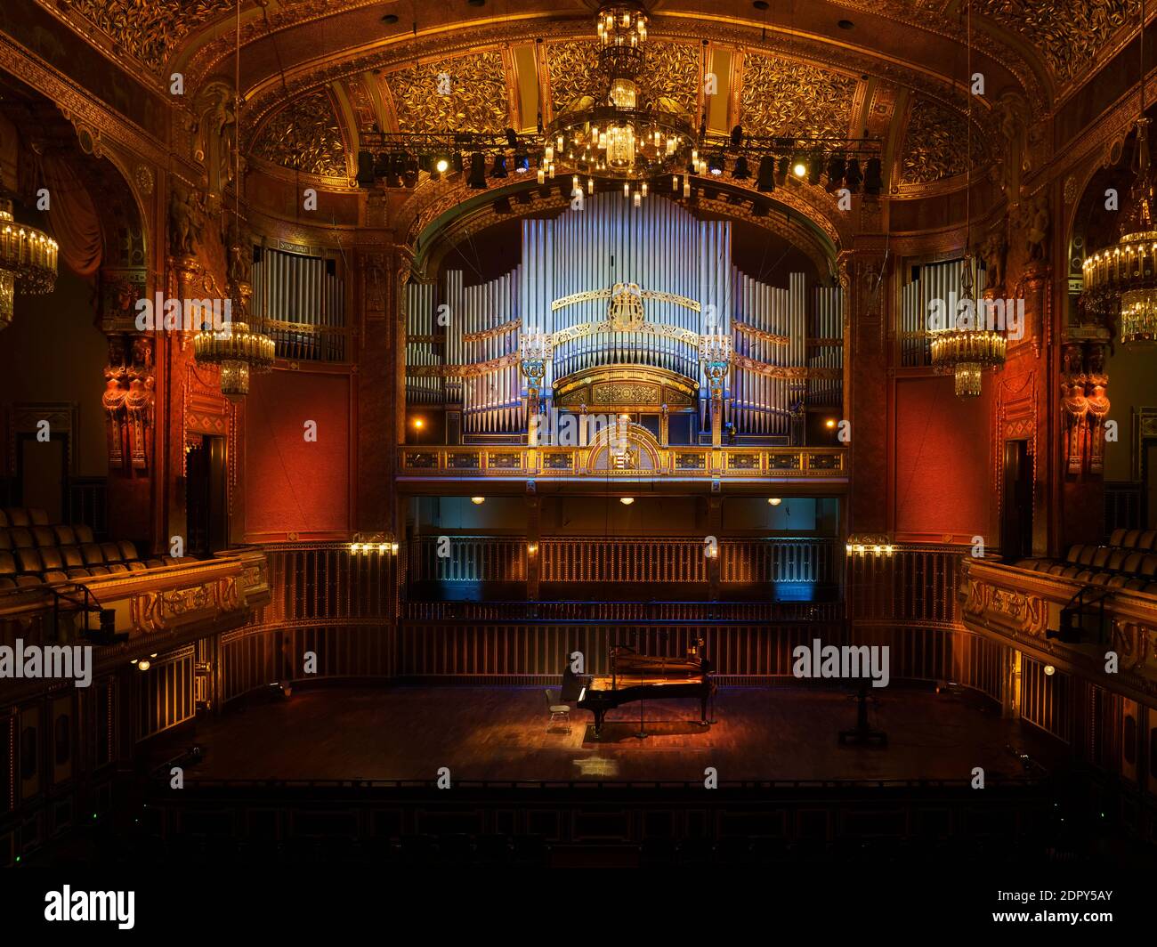 Classical concert hall hi-res stock photography and images - Alamy