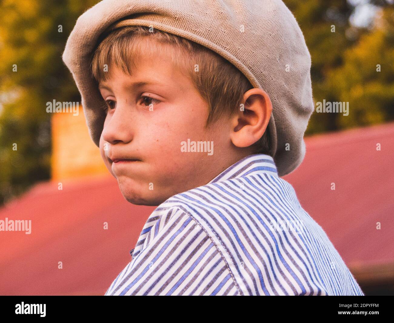 Boy wearing flat cap hi-res stock photography and images - Alamy
