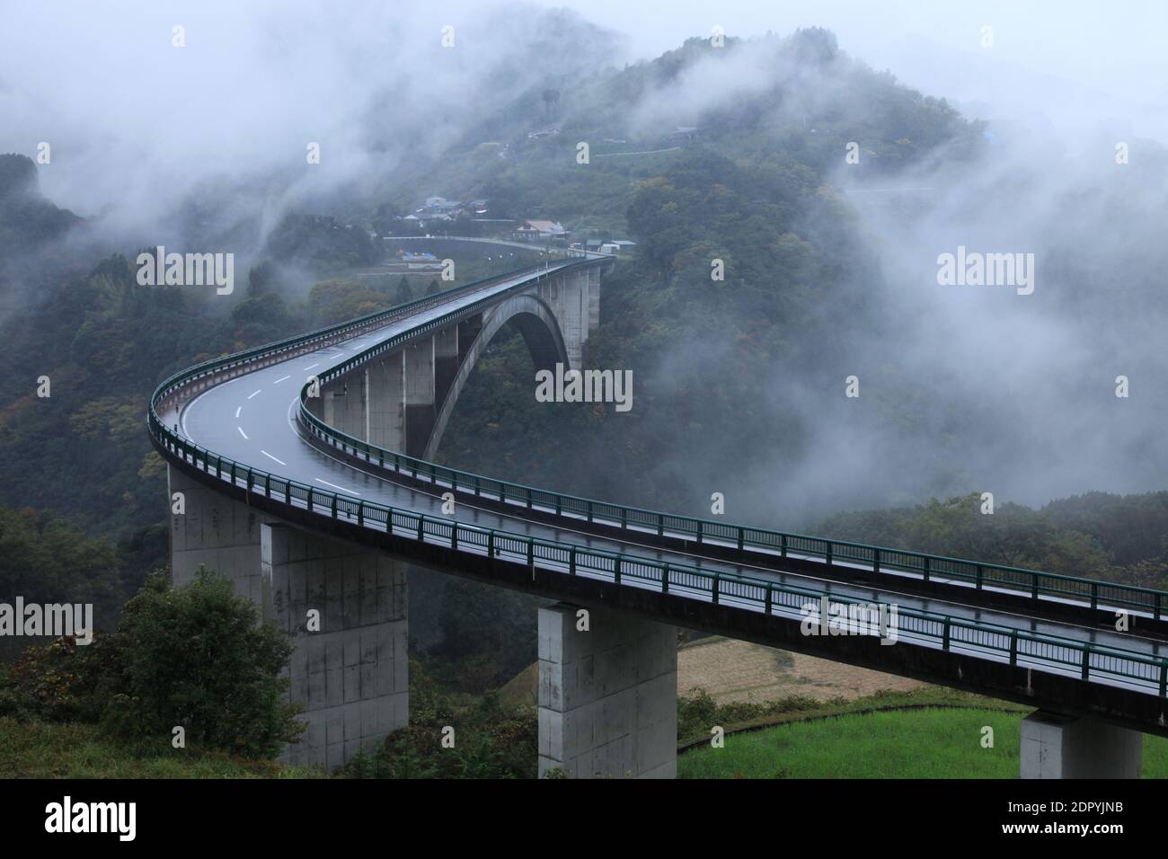 Arch over lane hi-res stock photography and images - Alamy