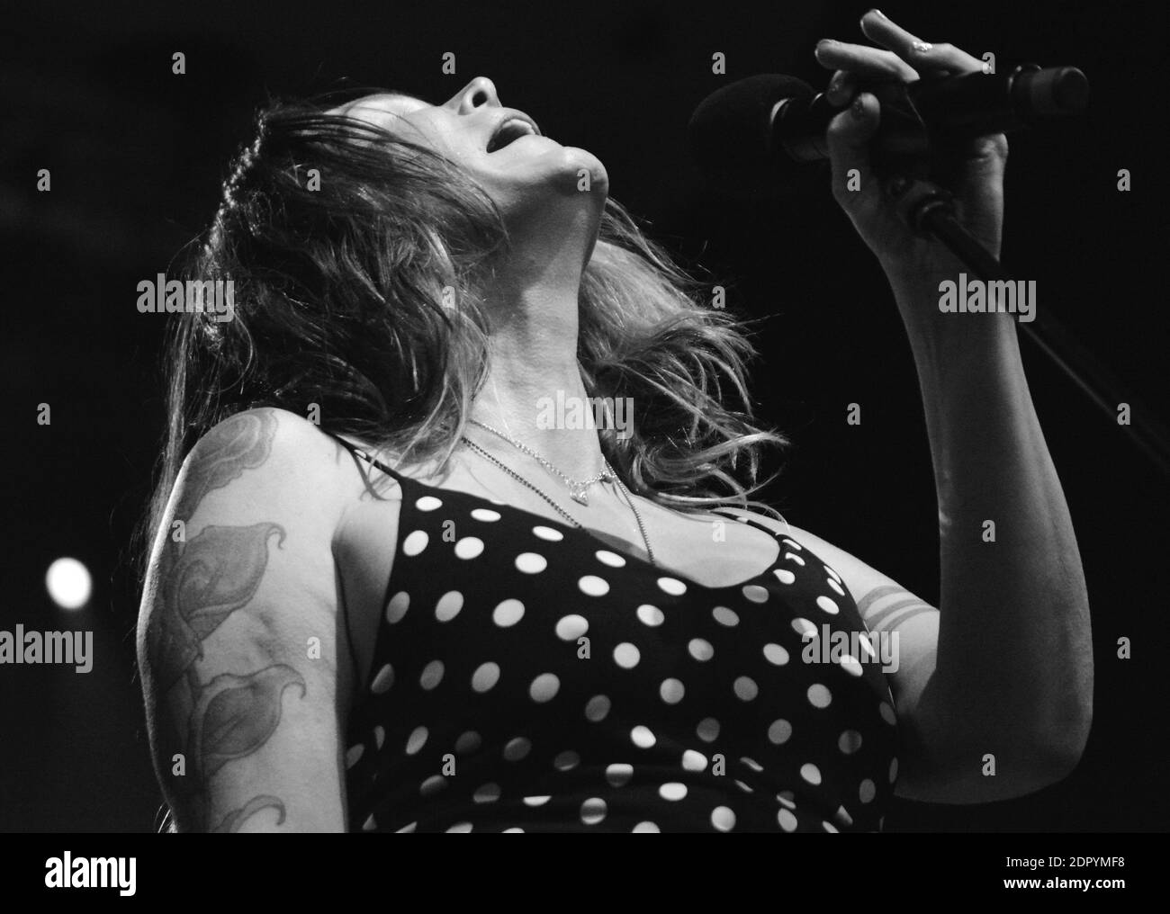 Woman singing into microphone Black and White Stock Photos & Images - Alamy
