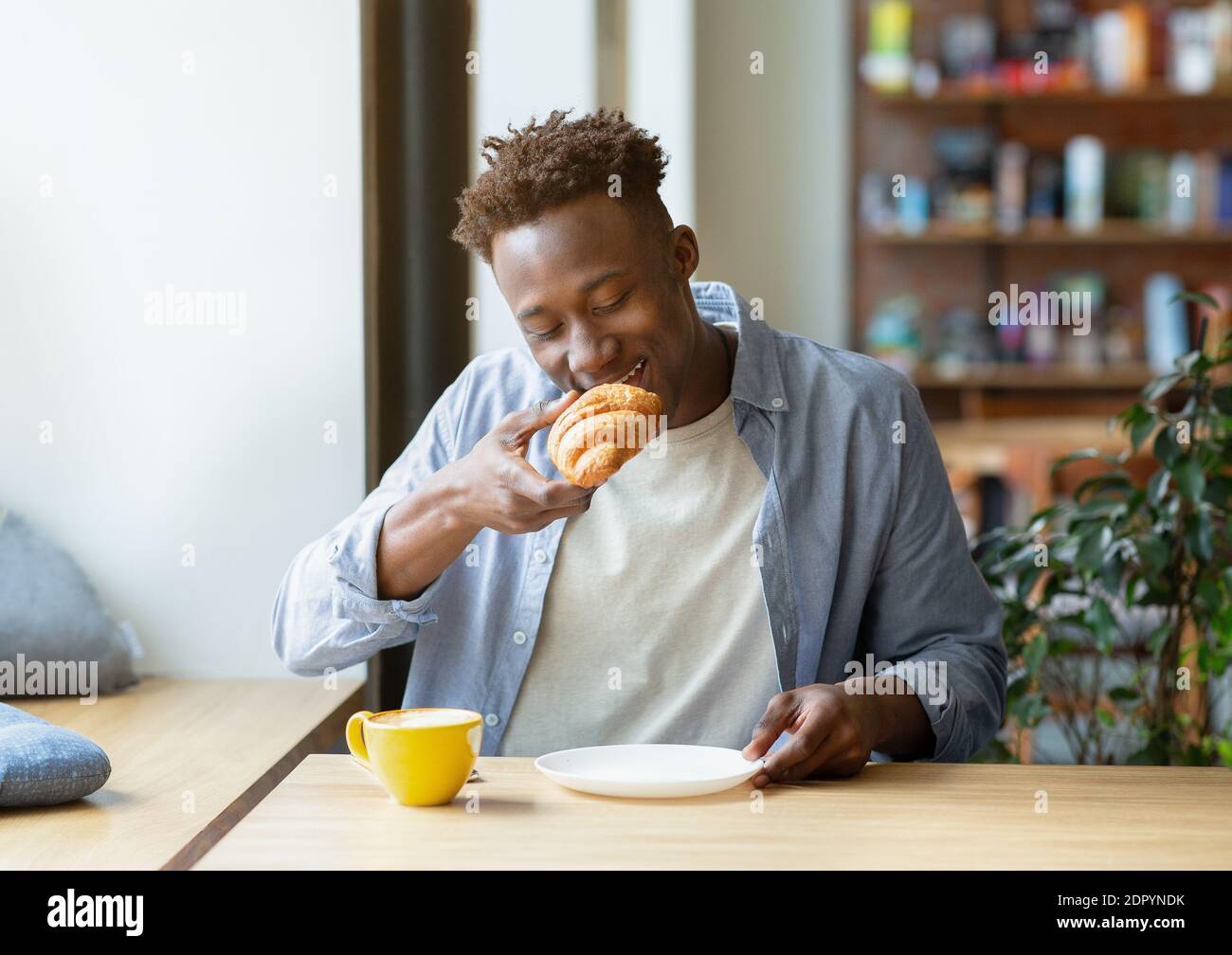 African american man eating restaurant hi-res stock photography and ...