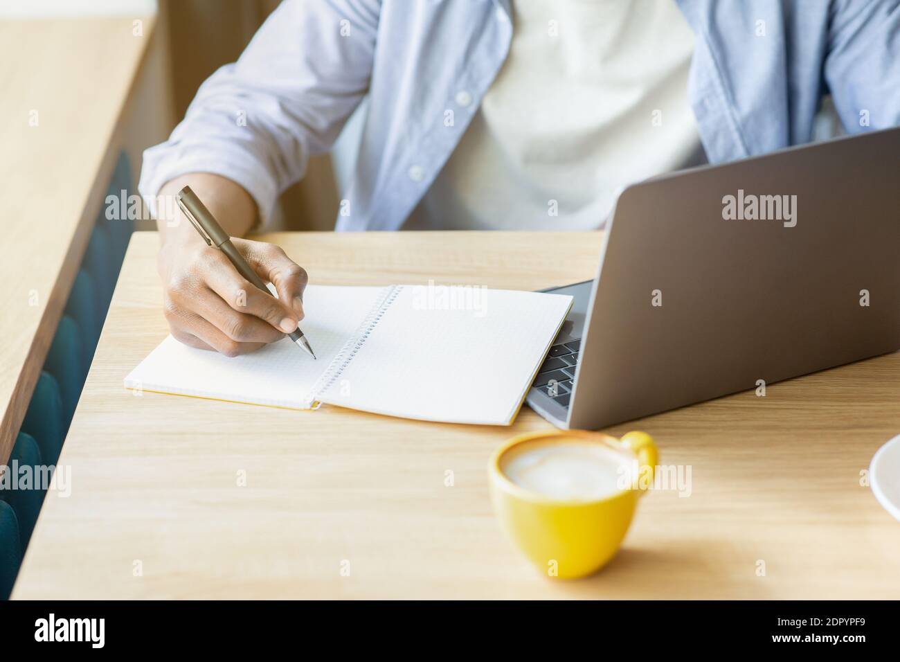 Cafe in front of university hi-res stock photography and images - Alamy