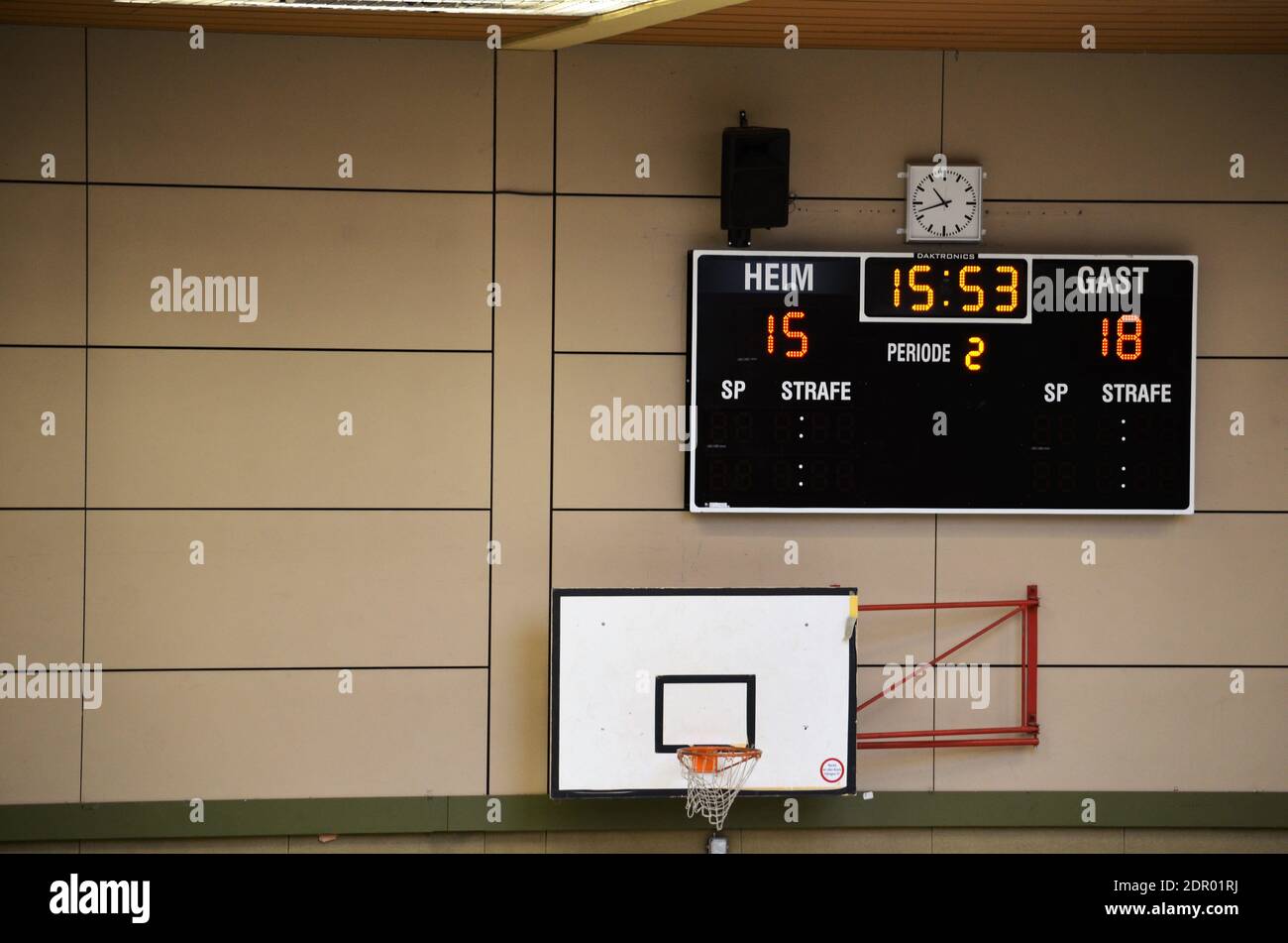 Basketball hoop and clock hi-res stock photography and images - Alamy