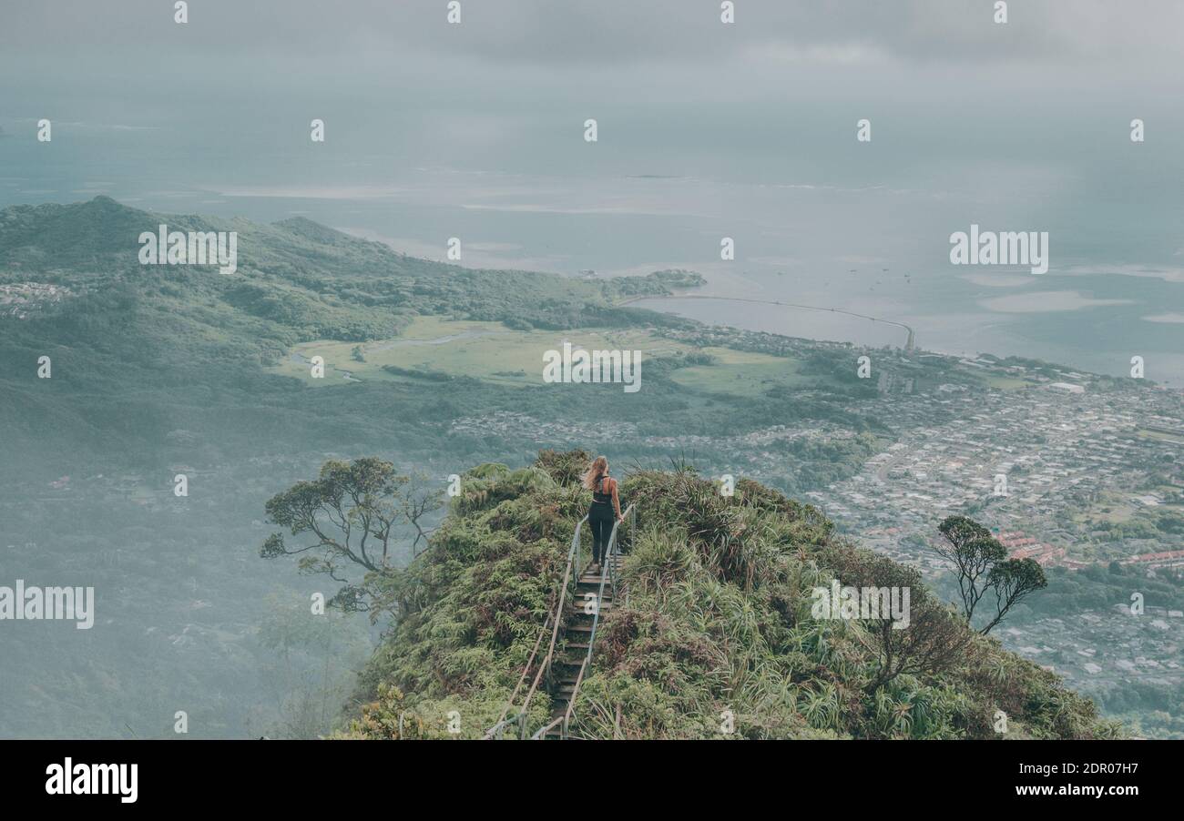 Stairway to heaven oahu hawaii hi-res stock photography and images - Alamy