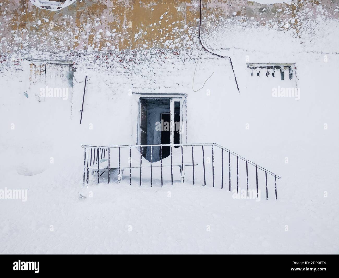 Dirt snow arctic sea hi-res stock photography and images - Alamy