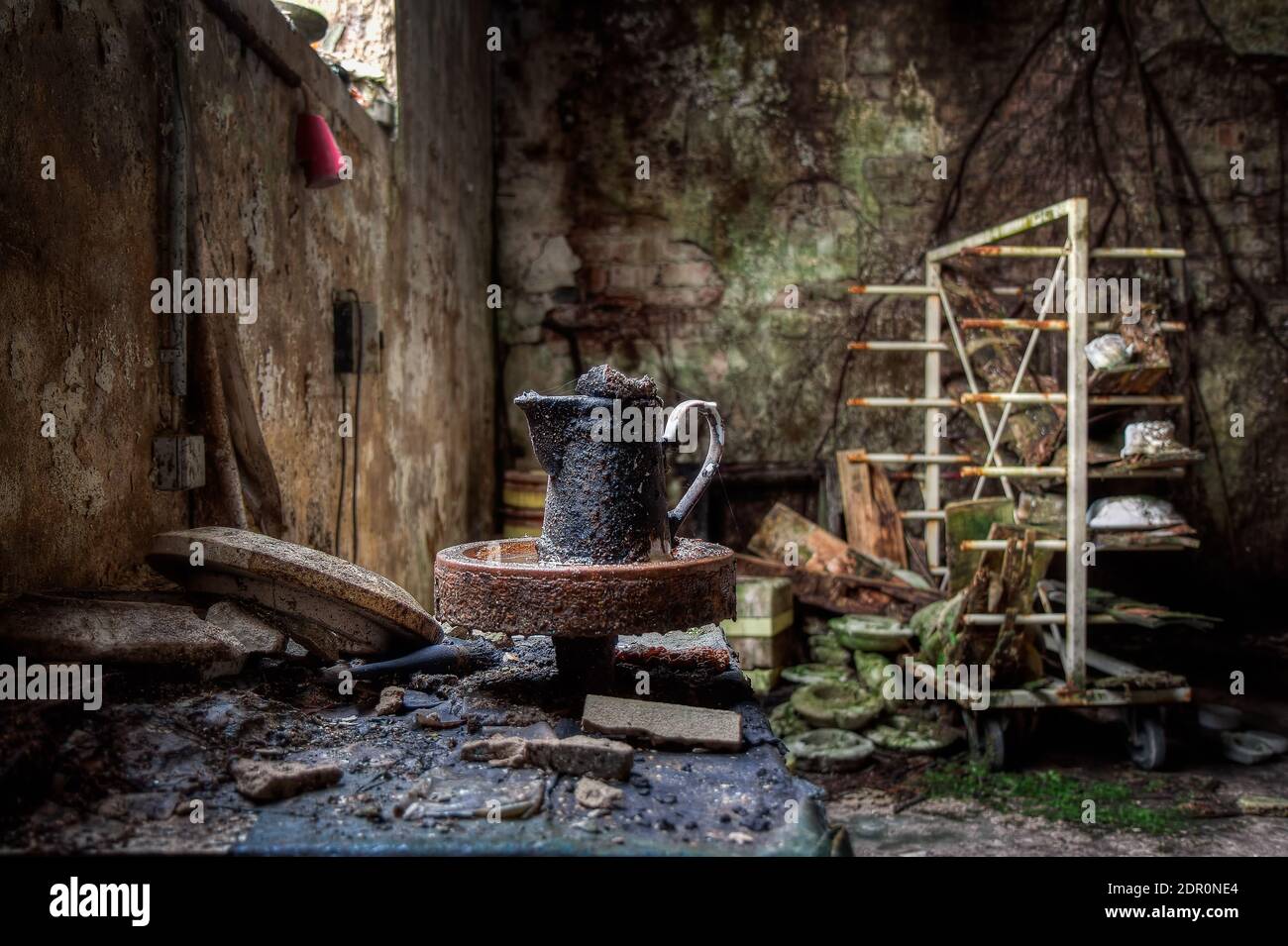 Run Down Kitchen High Resolution Stock Photography and Images - Alamy