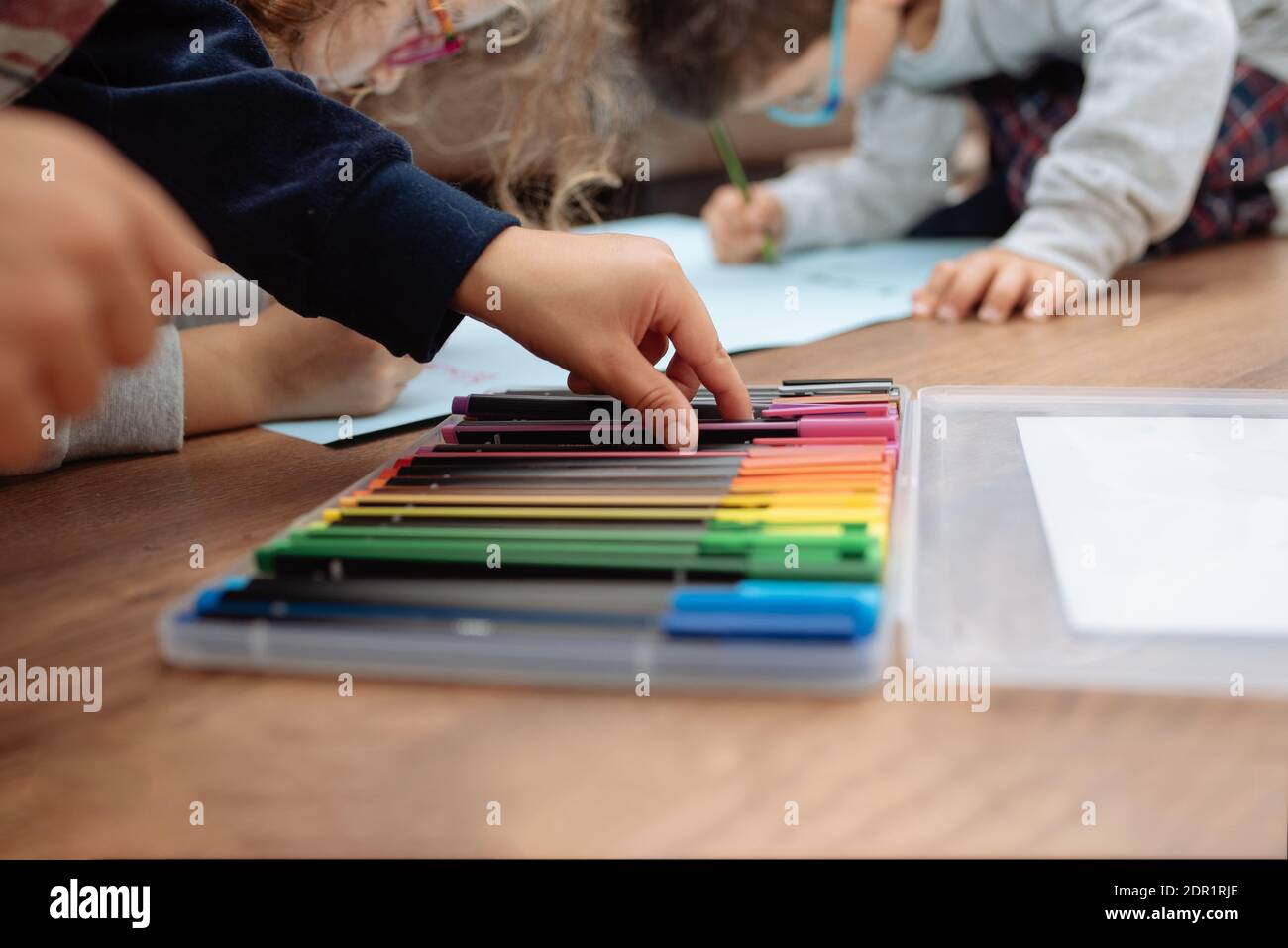 Children drawing pen hi-res stock photography and images - Alamy
