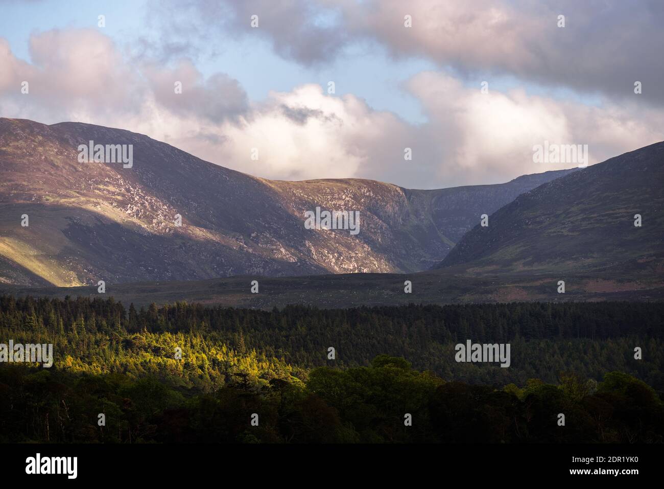 Clouds and mountains, amazing nature of Ireland in Killarney National ...