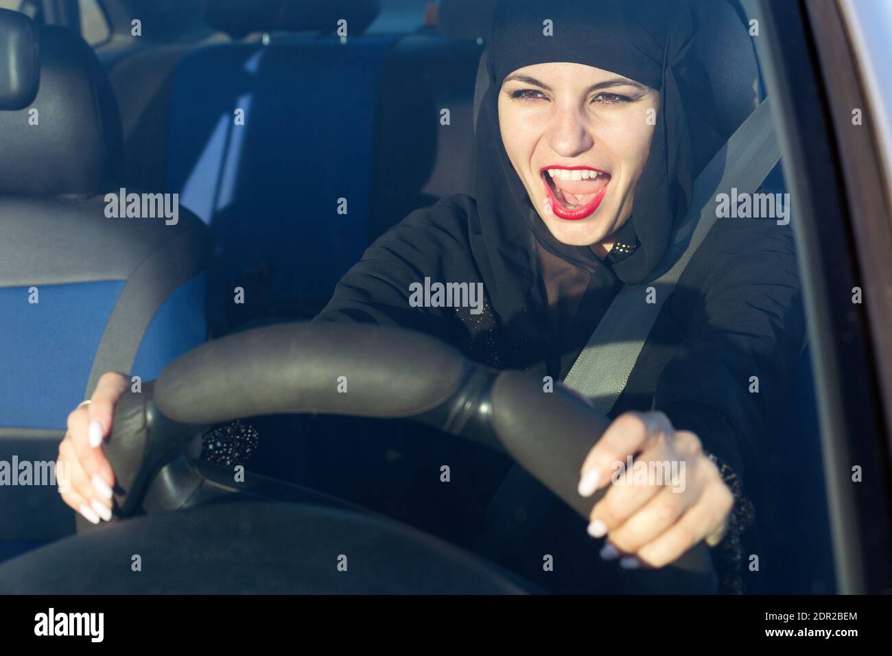 Woman screaming singing songs while driving a car Stock Photo - Alamy