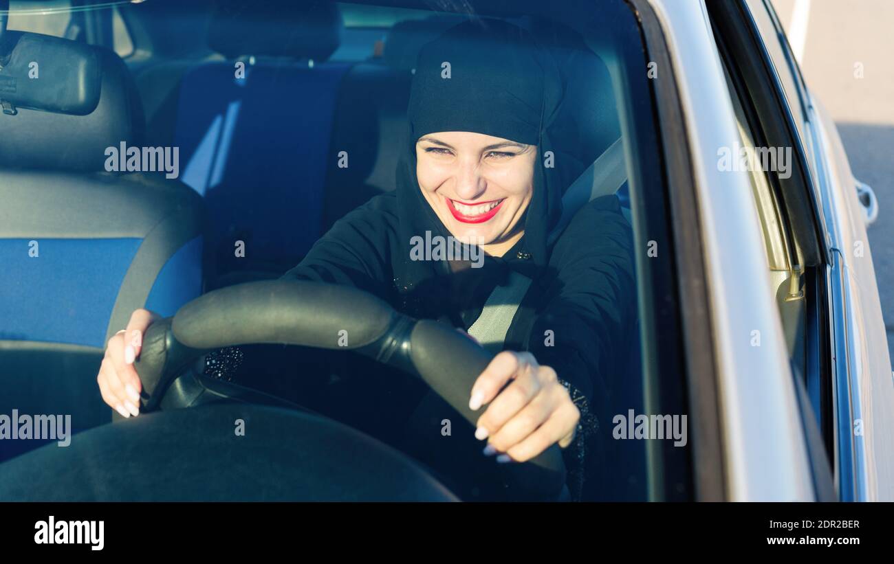 Woman screaming singing songs while driving car Stock Photo - Alamy