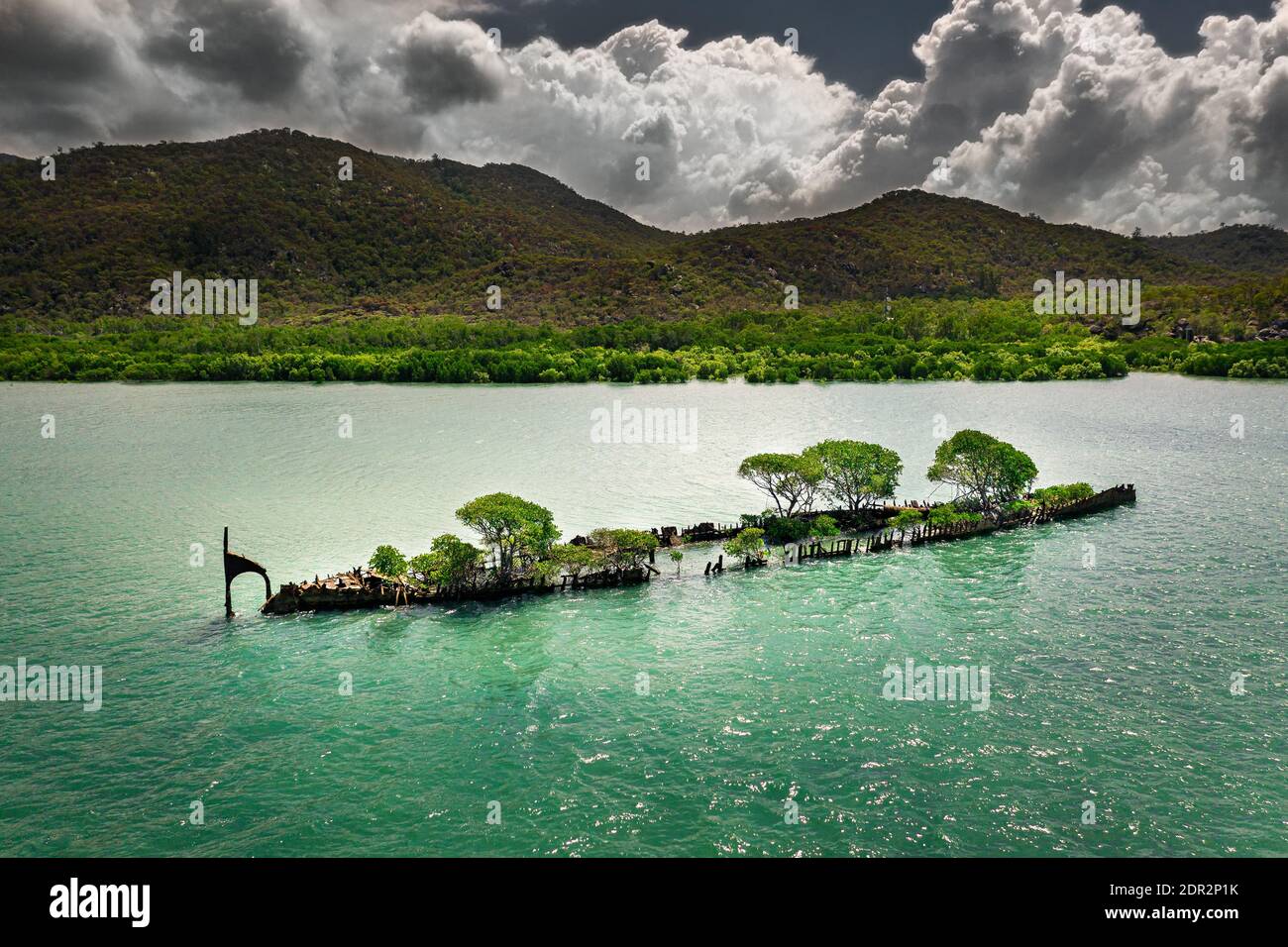 Magnetic island shipwreck hi-res stock photography and images - Alamy