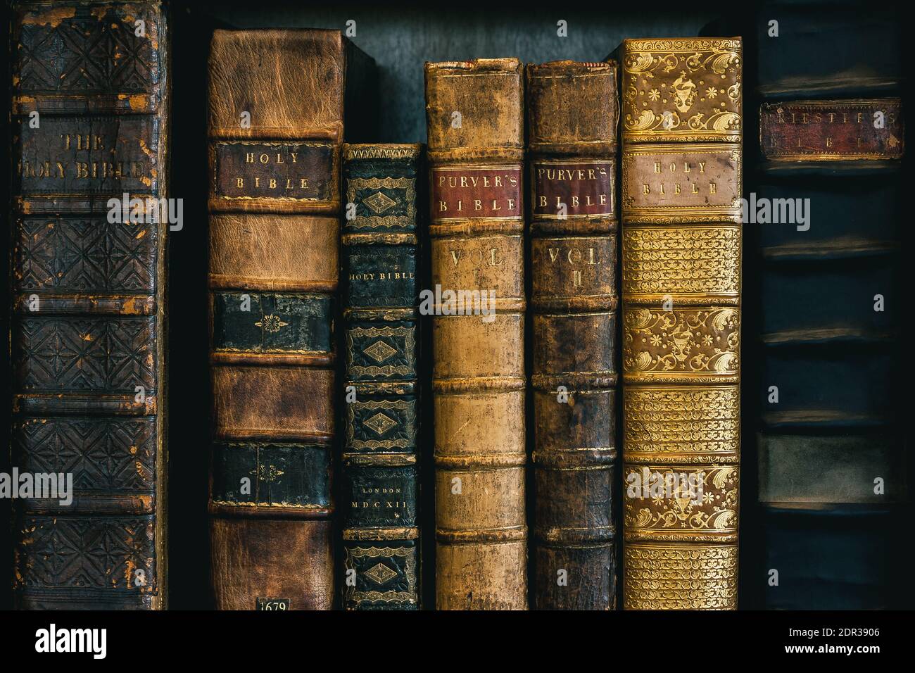Very old bibles hi-res stock photography and images - Alamy