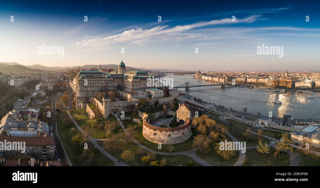 Budapest at sunrise with Buda Castle Royal Palace, Szechenyi Chain ...