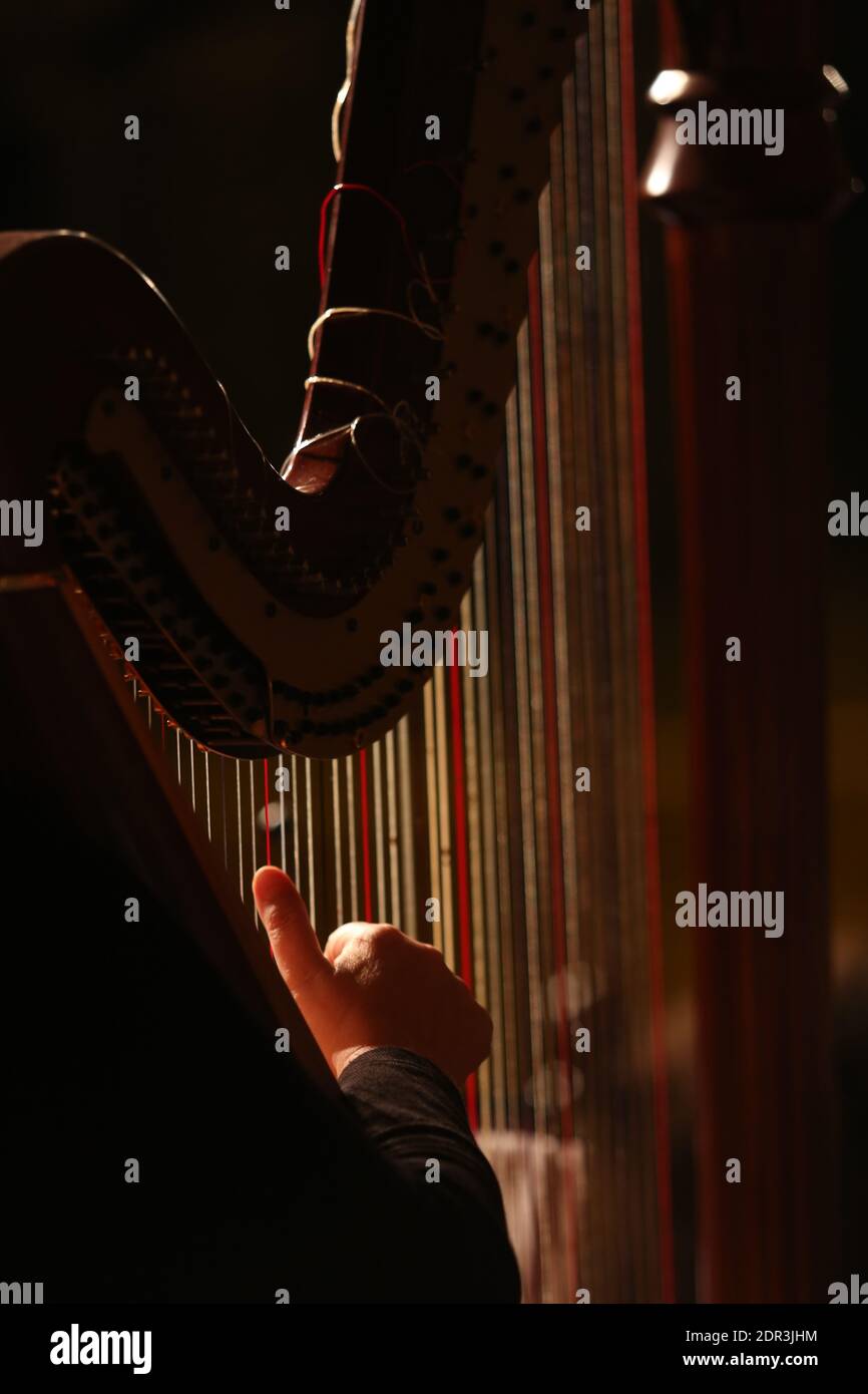 Finger harp hi-res stock photography and images - Alamy