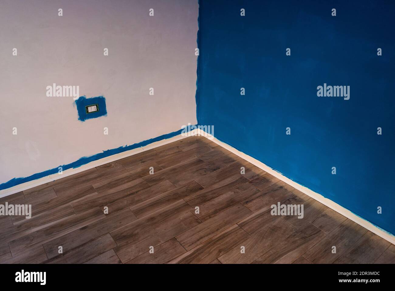Half painted wall hi-res stock photography and images - Alamy