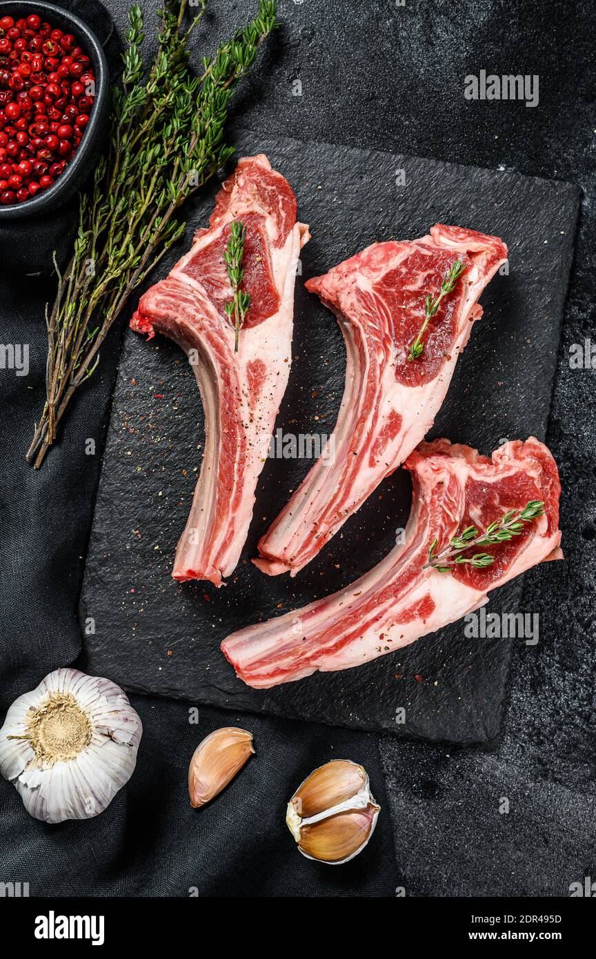 Raw lamb chops, Rack of Lamb with rosemary and spices. Organic meat ...