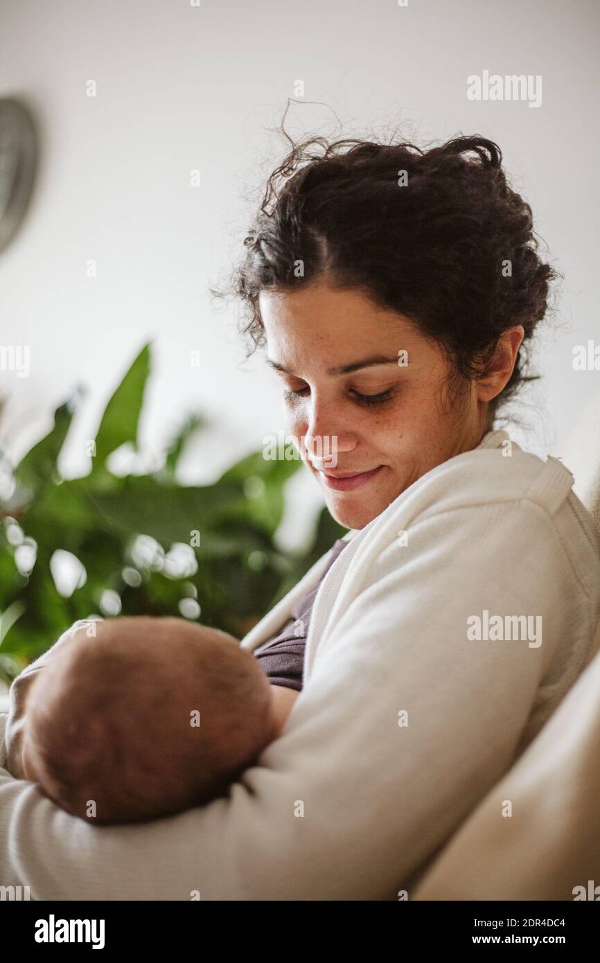 Breastfeeding mother father hi-res stock photography and images - Alamy