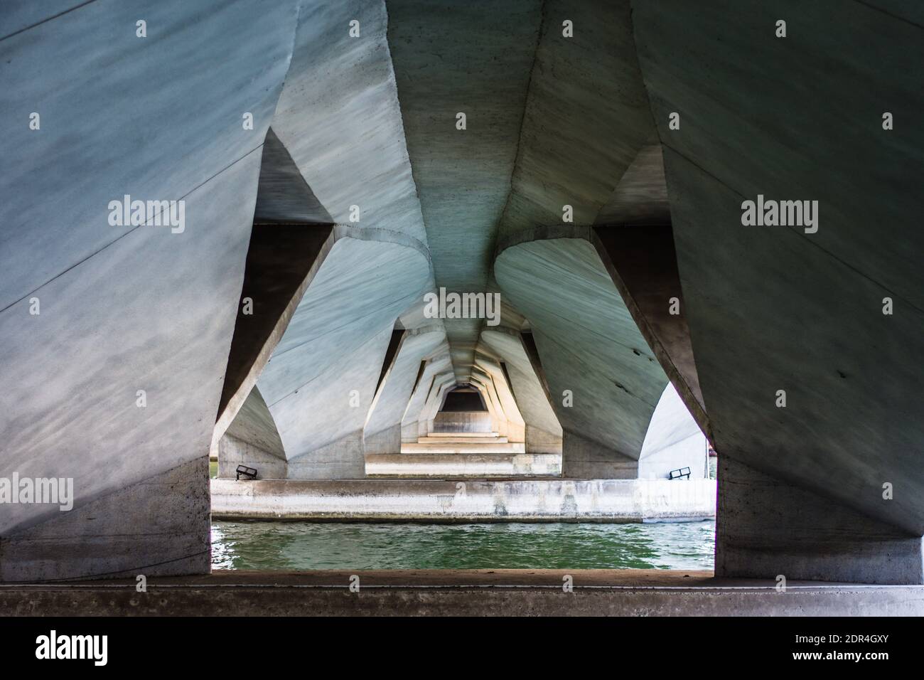 Symmetry under bridge hi-res stock photography and images - Alamy