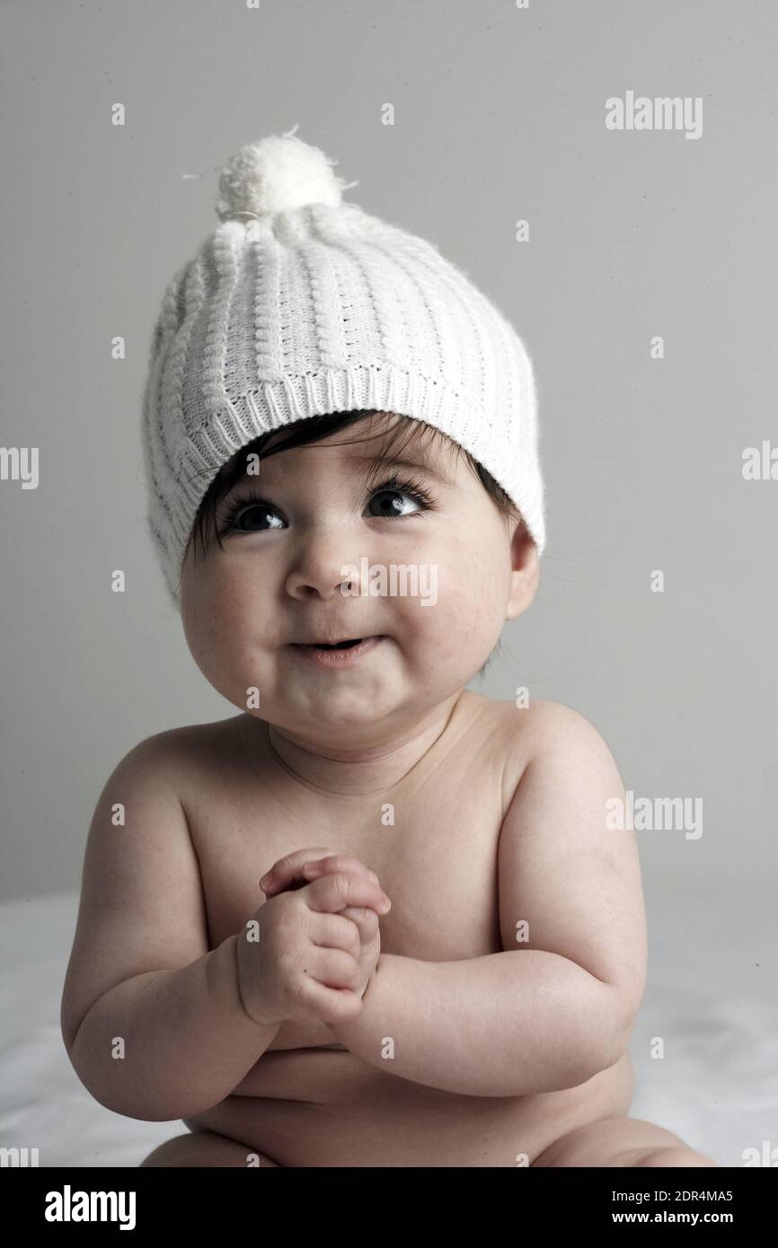 GREAT BRITAIN / England / London / Baby girl / 6-11 months /wearing ...