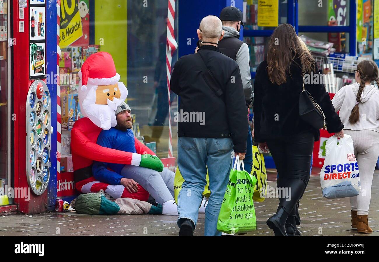 Homeless santa claus hi-res stock photography and images - Alamy