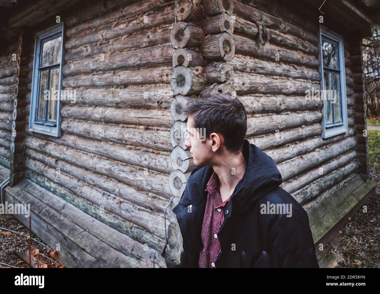 Man standing front log cabin hi-res stock photography and images - Alamy