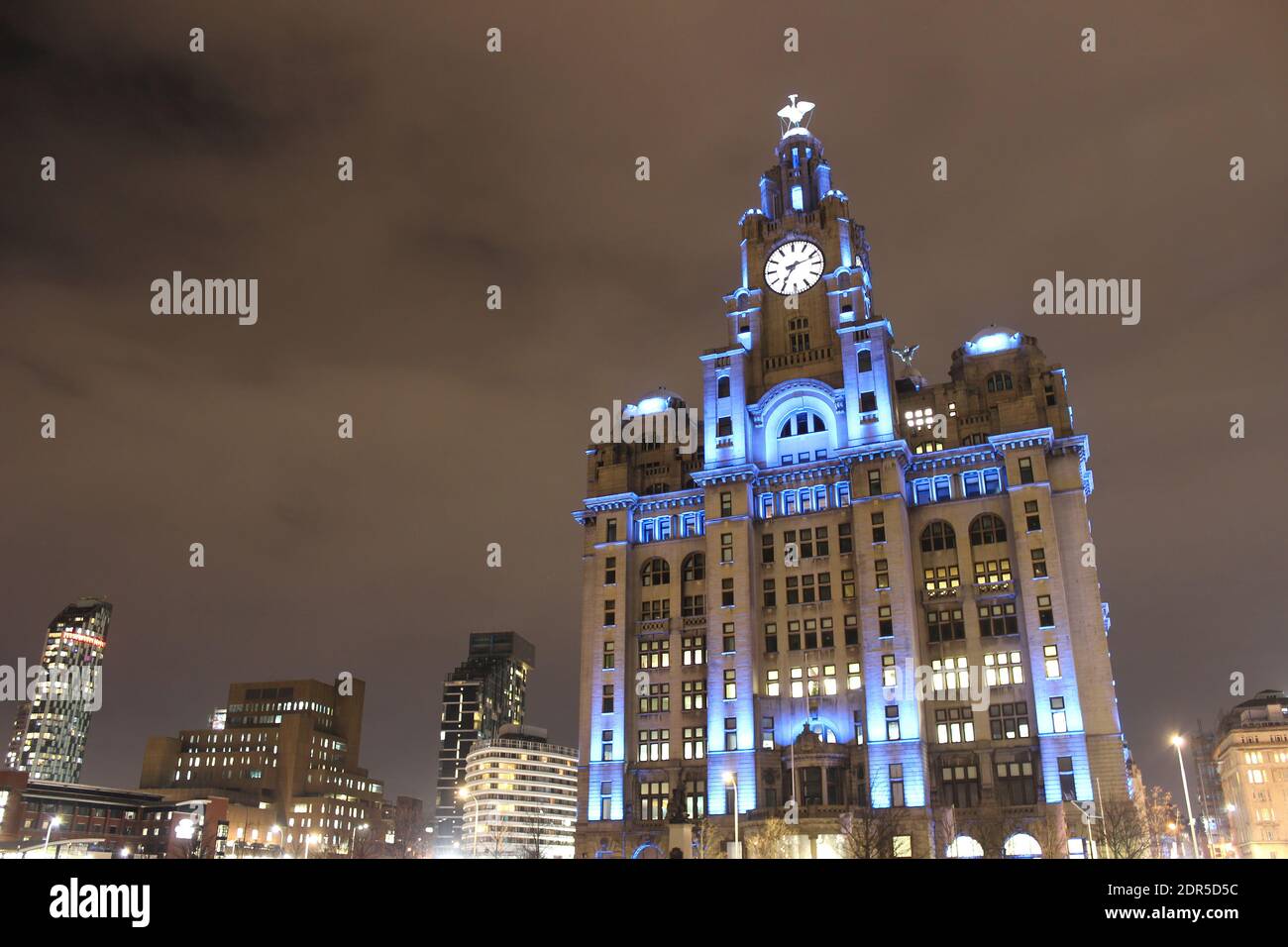 Liverpool waterfront at night hi-res stock photography and images - Alamy