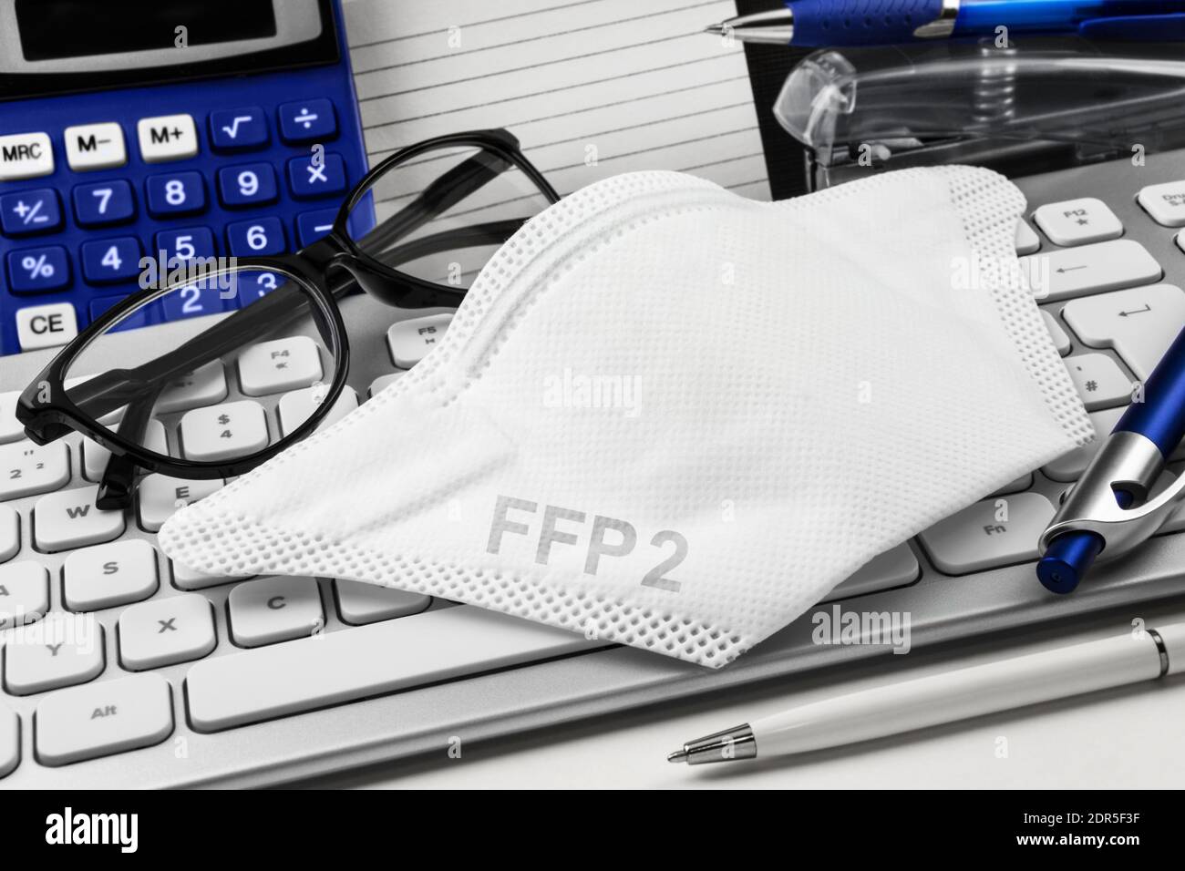 Ffp 2 masken hi-res stock photography and images - Alamy
