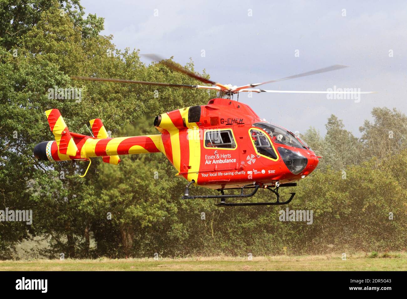 Emergency hems helicopter landing in hi-res stock photography and ...