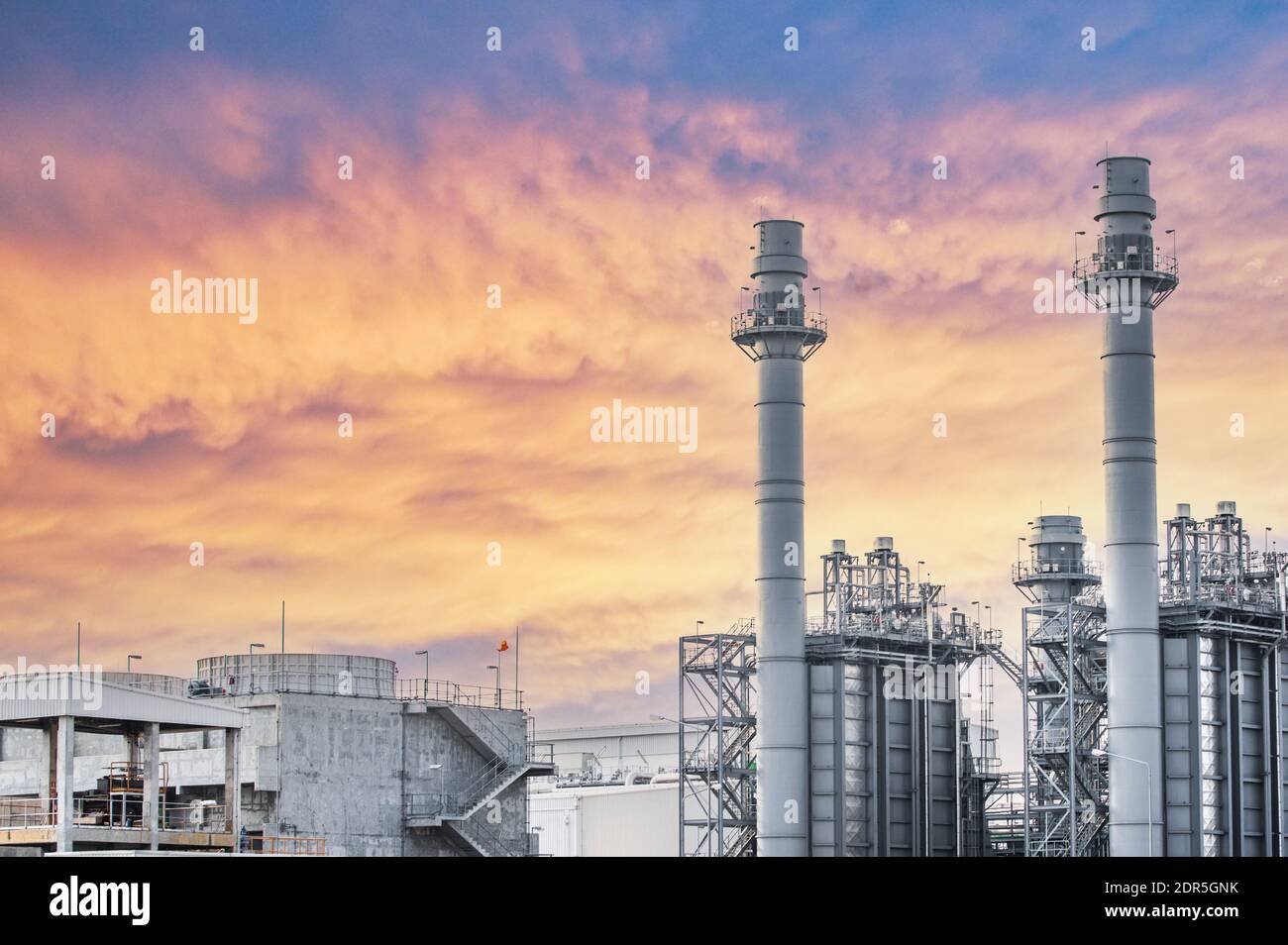 Oil and gas refinery area hi-res stock photography and images - Alamy