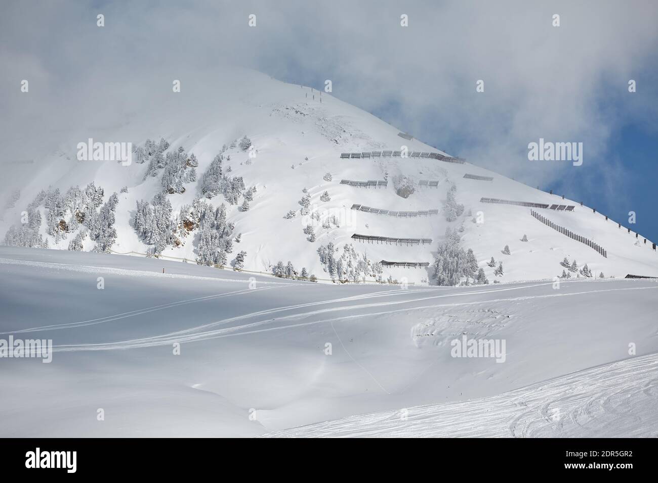 Snow slope high mountain hi-res stock photography and images - Alamy