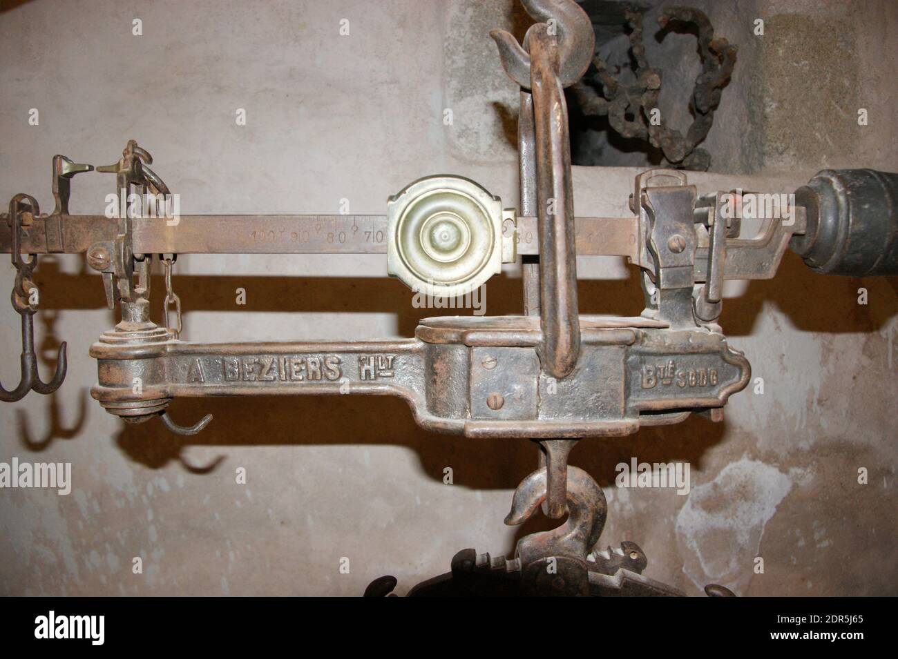 Iron foundry weights hi-res stock photography and images - Alamy