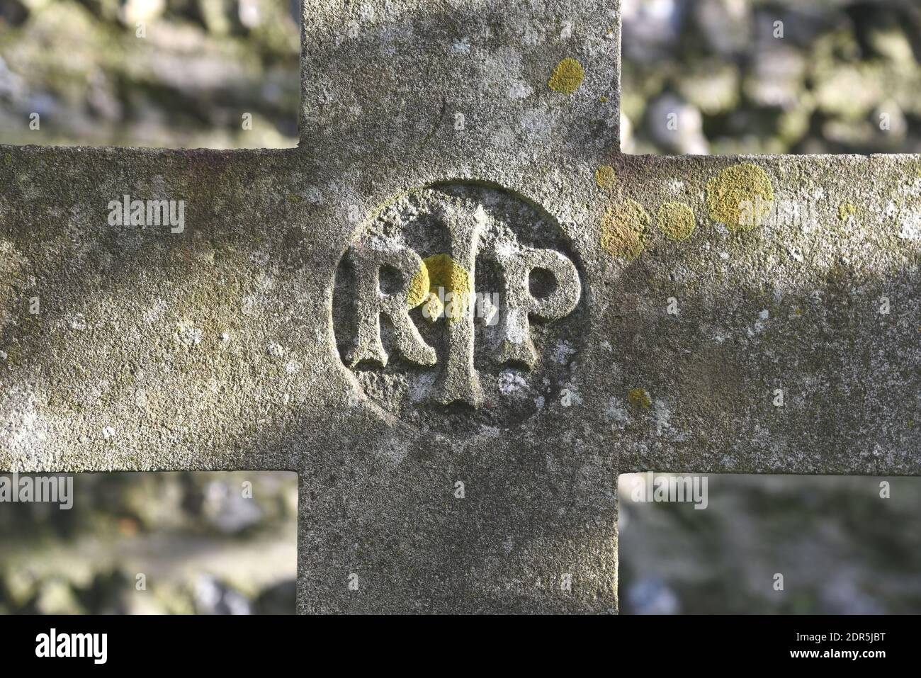 Gravestone rip hi-res stock photography and images - Alamy