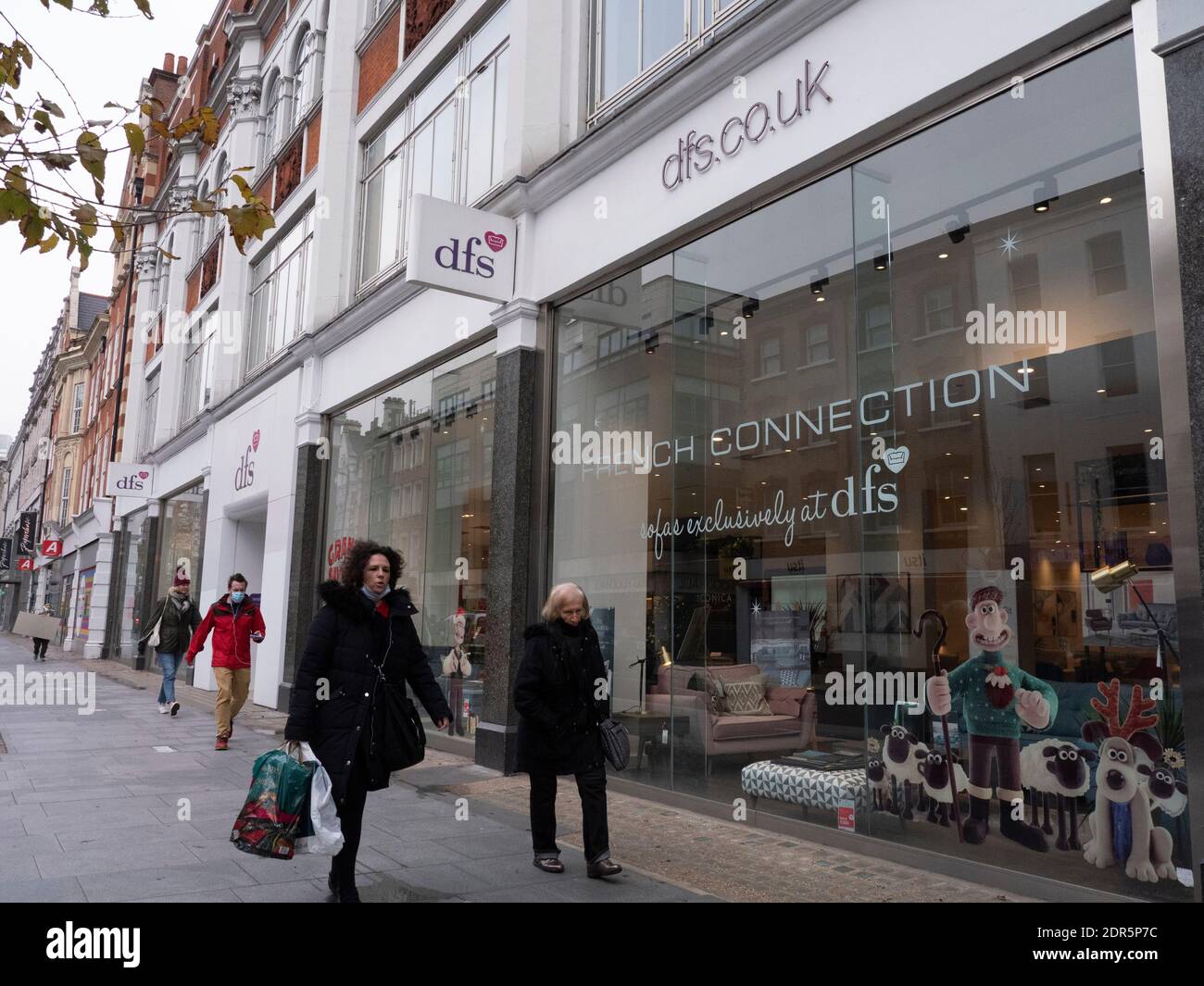 Dfs shop uk hi-res stock photography and images - Alamy