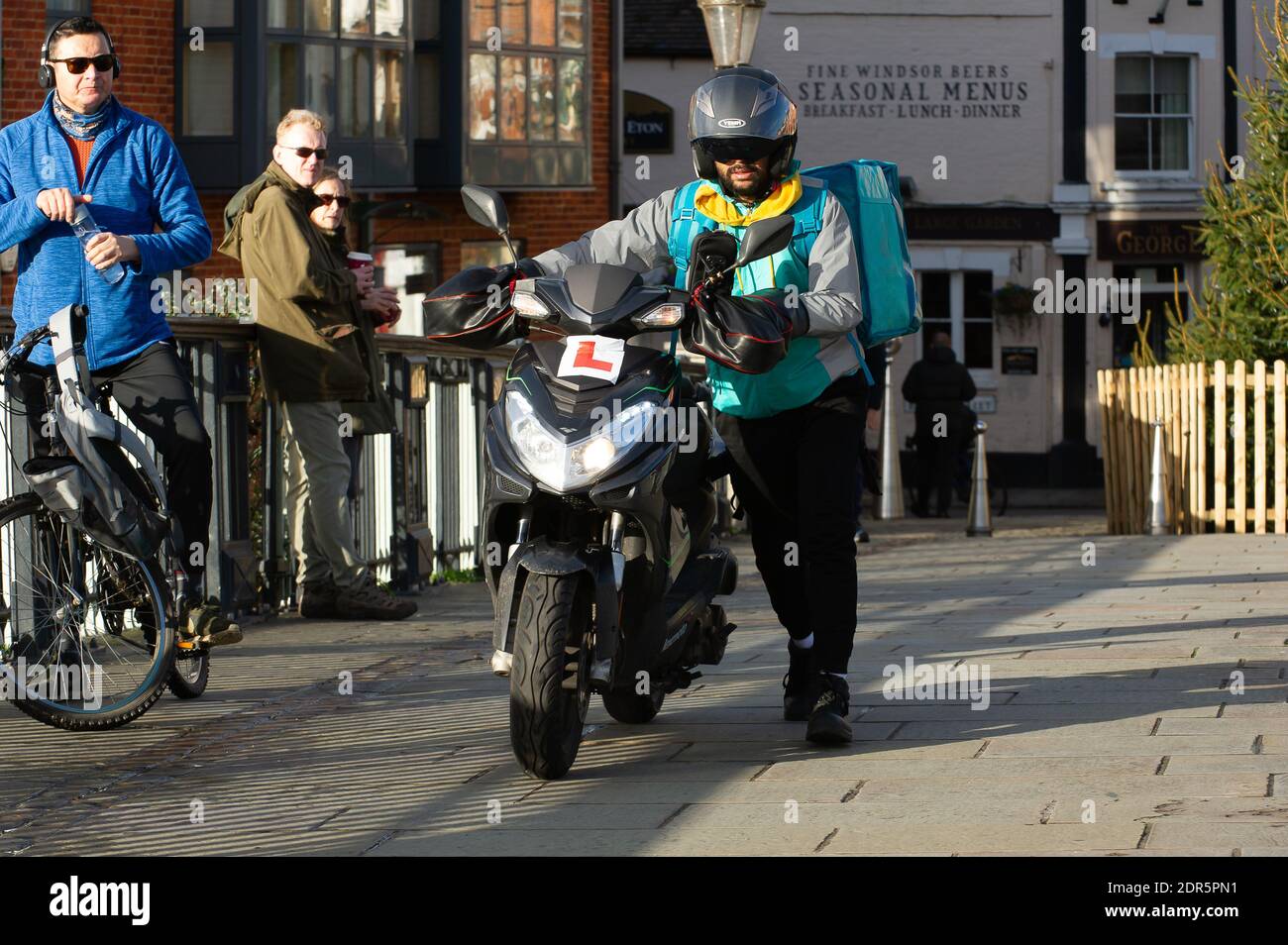 Deliveroo drivers night hi-res stock photography and images - Alamy