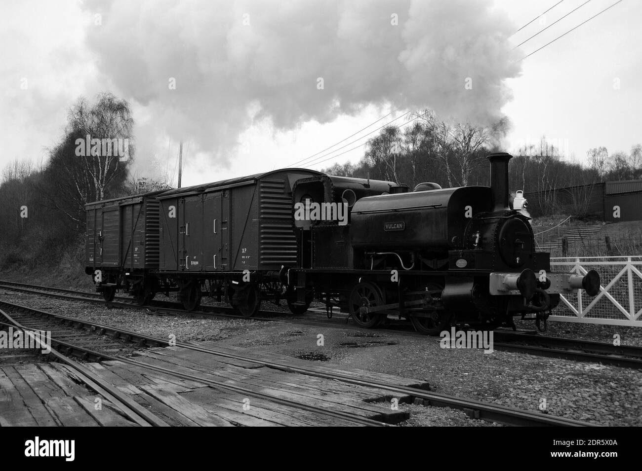 Covered vans hi-res stock photography and images - Alamy