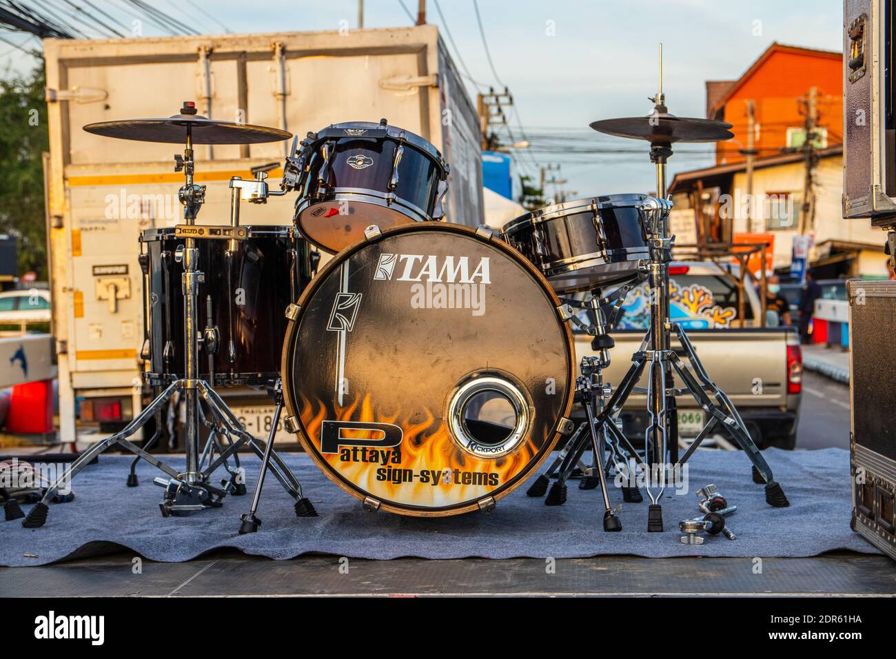 Drum kit on white background hi-res stock photography and images - Alamy