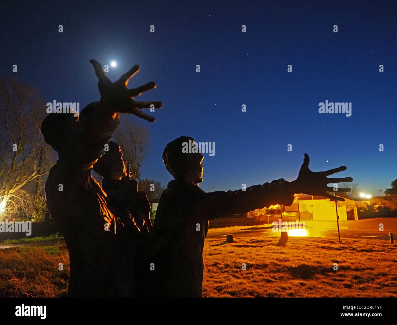 James oswald statue hi-res stock photography and images - Alamy