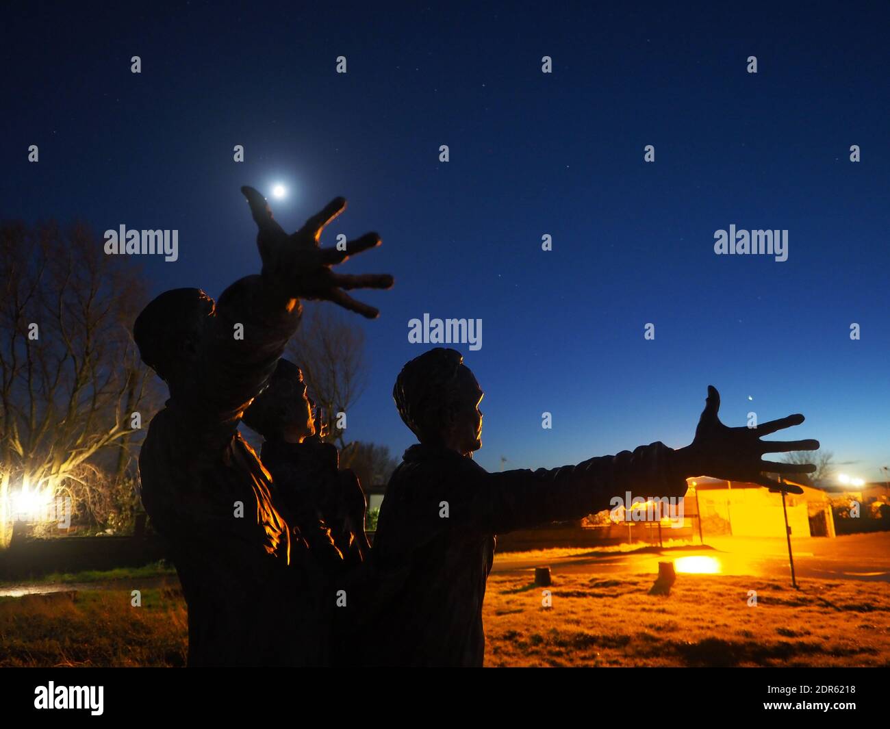 James oswald statue hi-res stock photography and images - Alamy