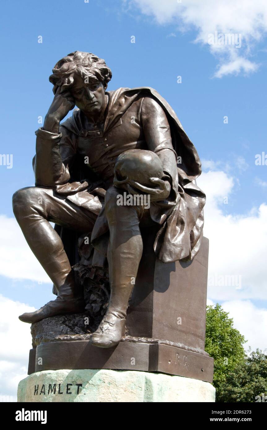 William Shakespeare's Hamlet Statue In Stratford Upon Avon Warwickshire ...