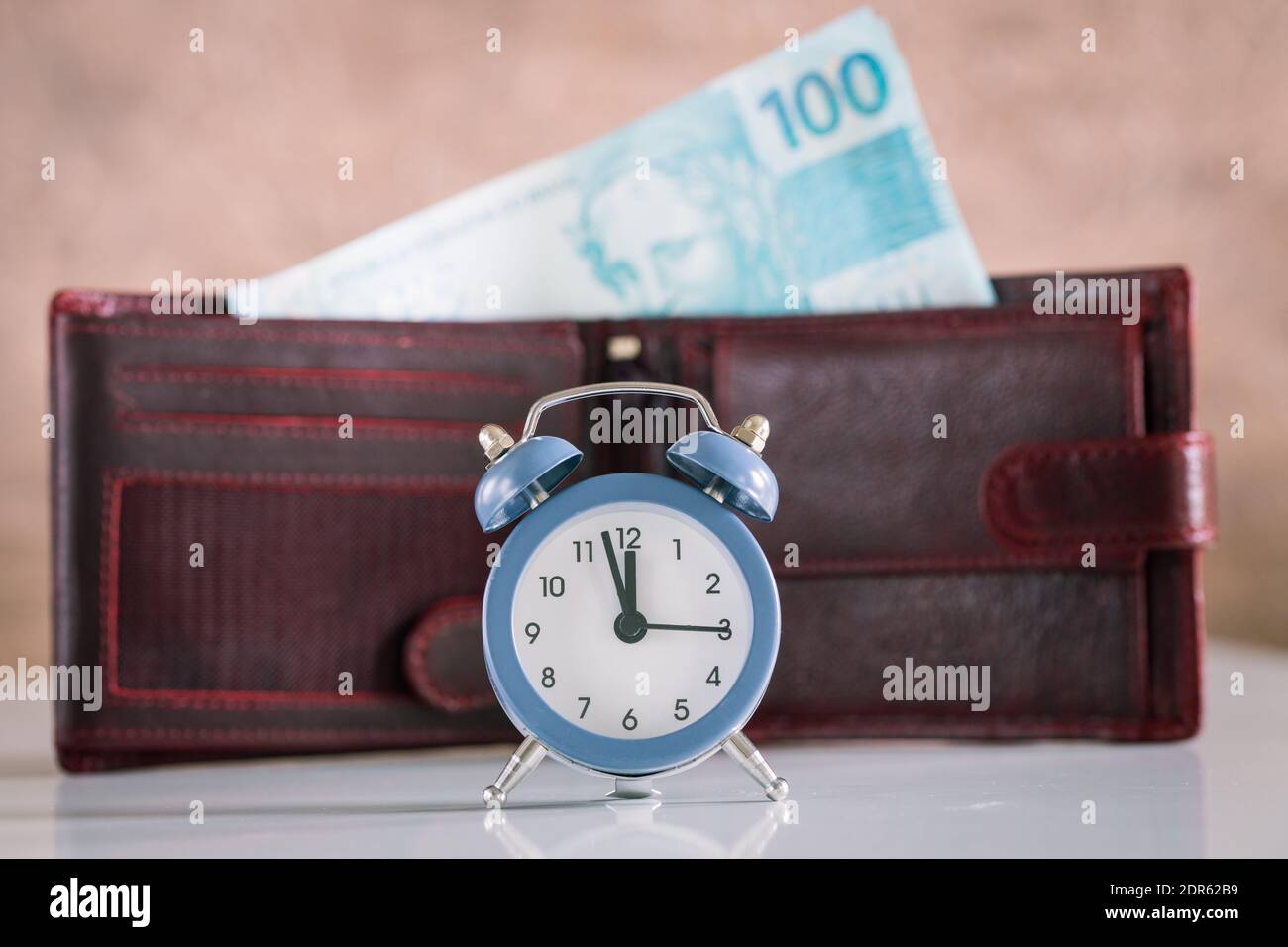 Alarm clock emblem hi-res stock photography and images - Alamy