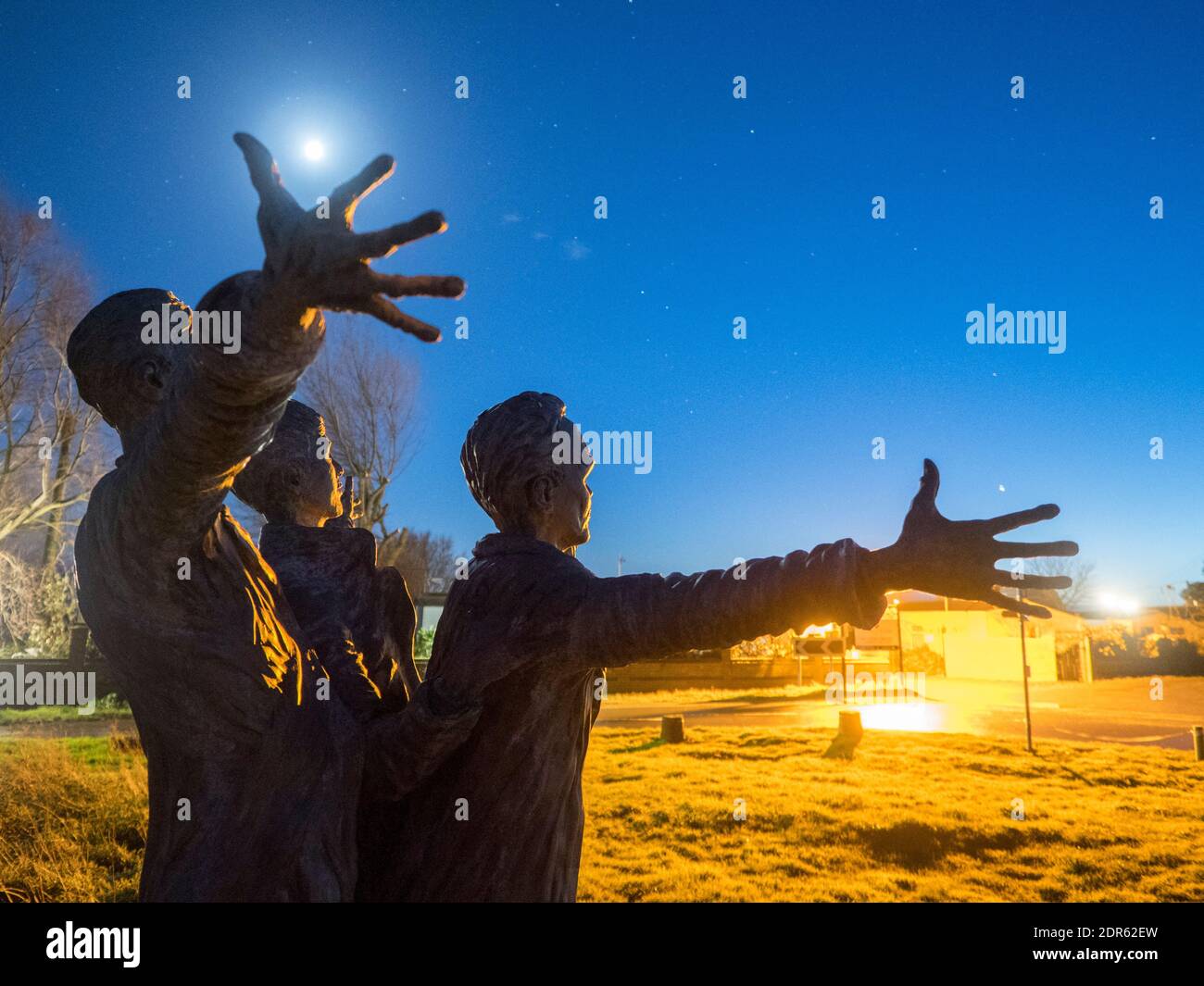 Shellness, Kent, UK. 20th December 2020. Saturn seen close to Jupiter ...