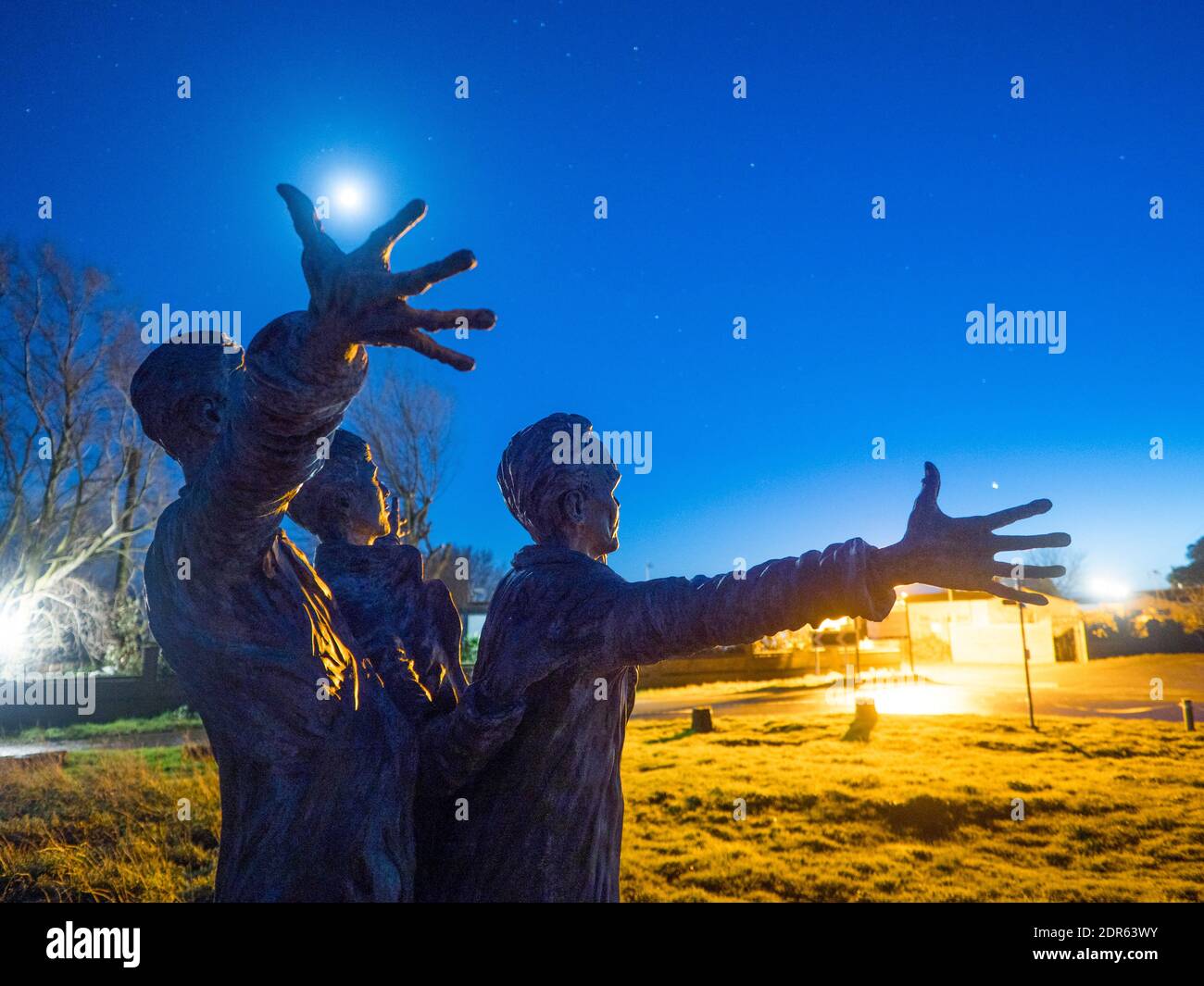 Statue of saturn hi-res stock photography and images - Alamy