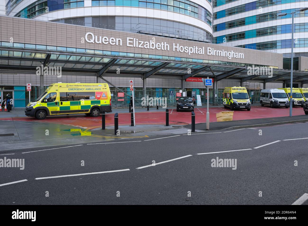 Ambulances Outside The Queen Elizabeth Hospital In Edgbaston Birmingham ...