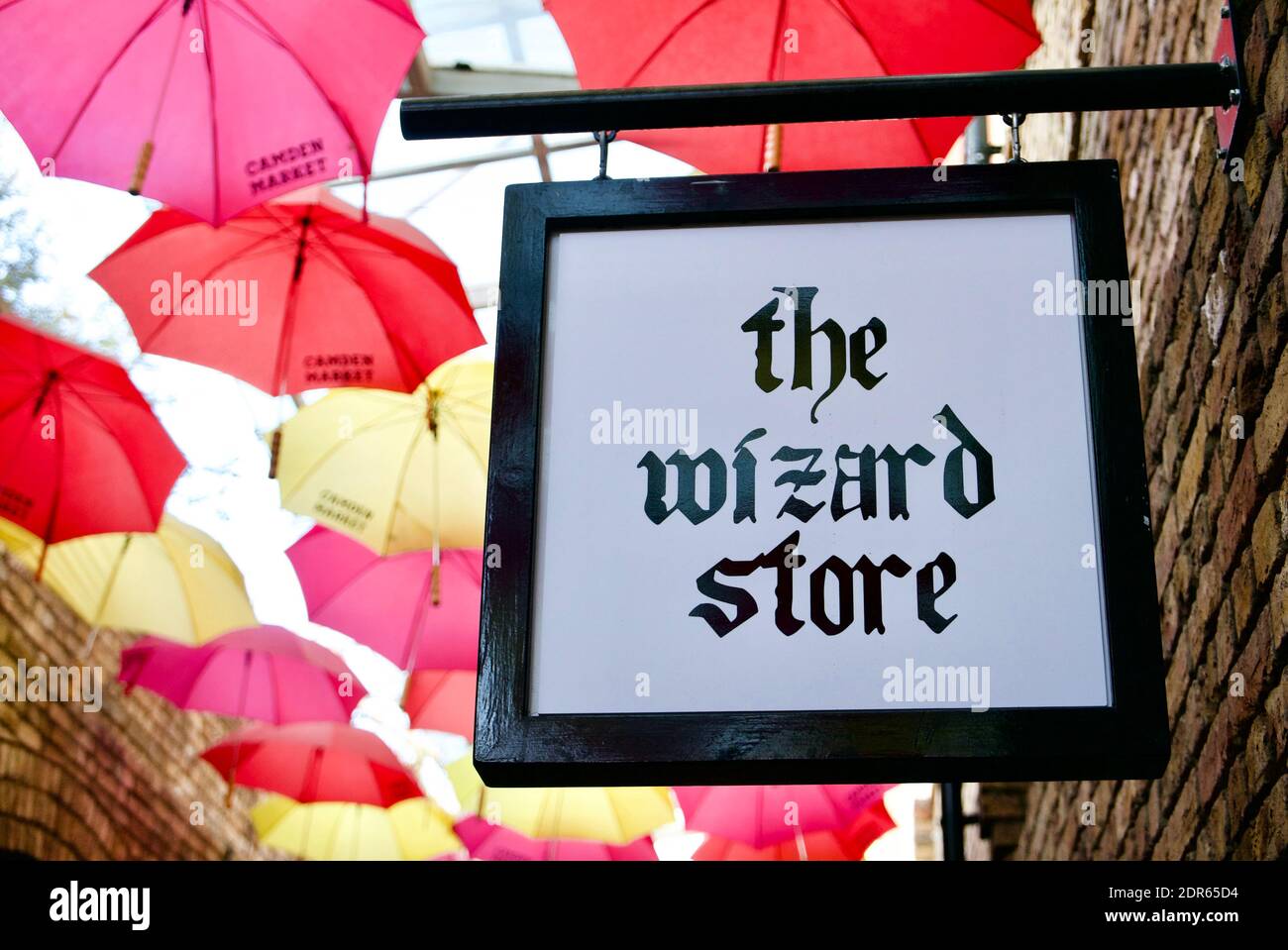 Wizard store hi-res stock photography and images - Alamy